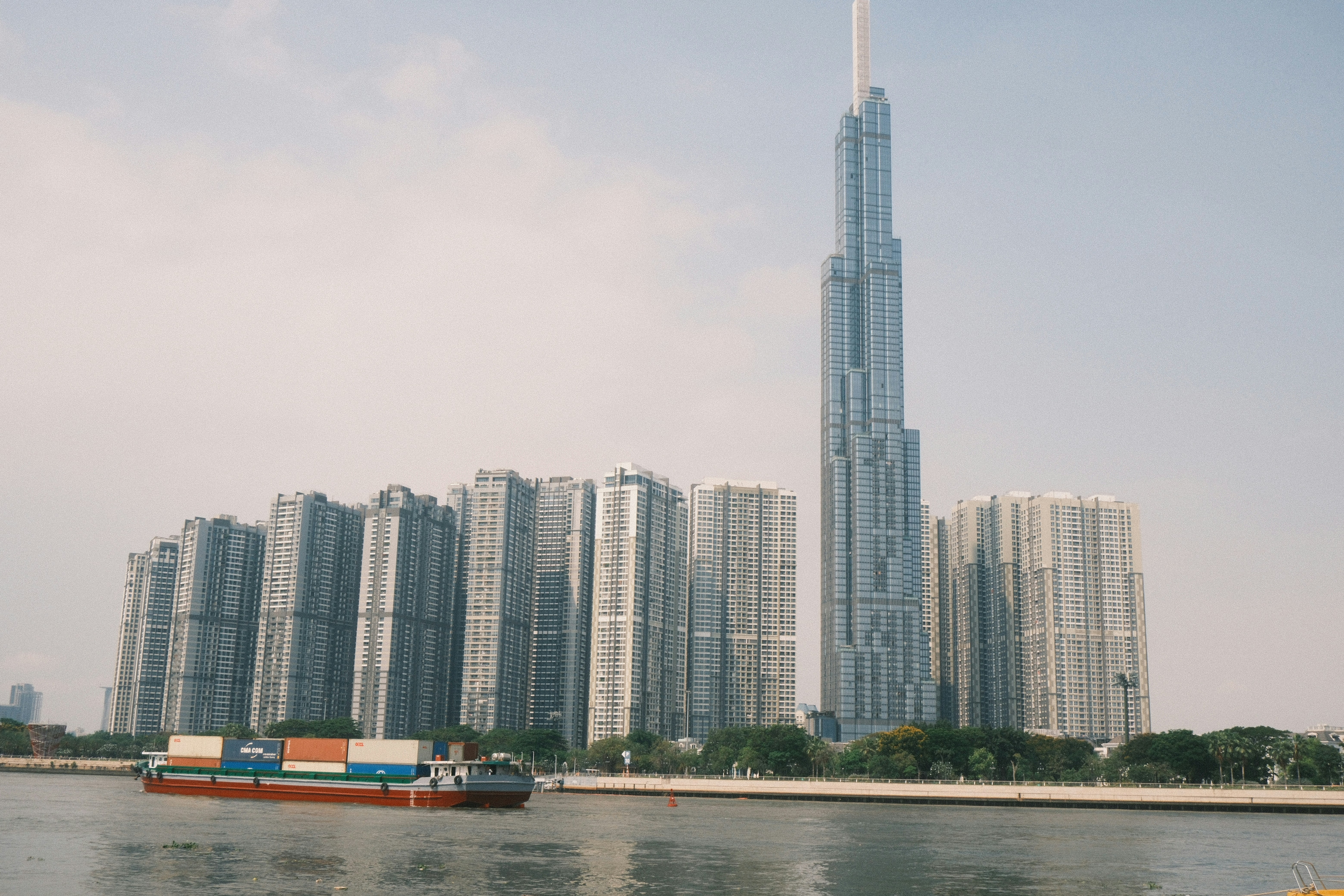 Skyline on the Waterfront: Towering Glass and Harbor Boats