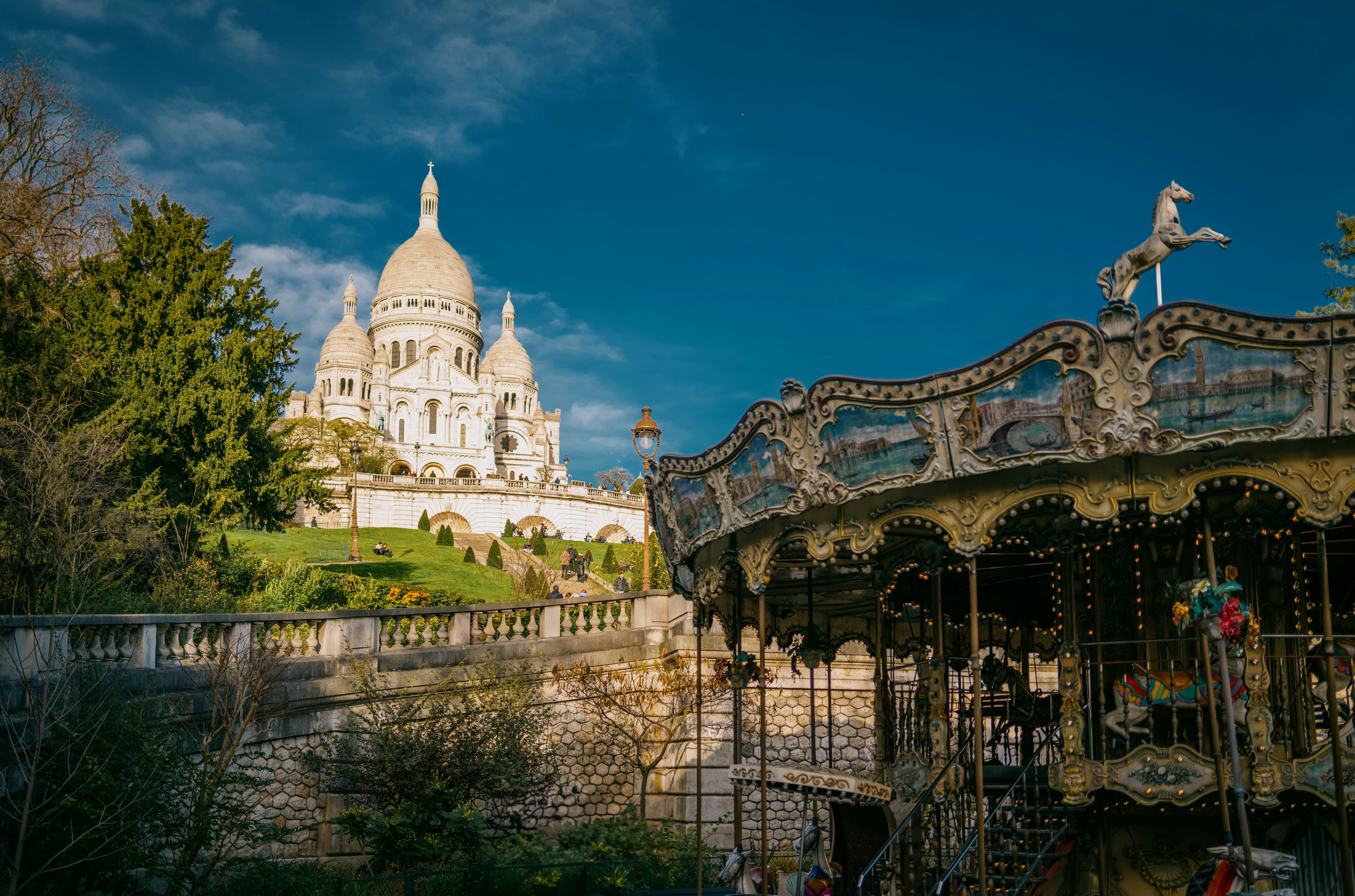 Sacré-Cœur in the Light: A British Carousel Framing Parisian Peaks