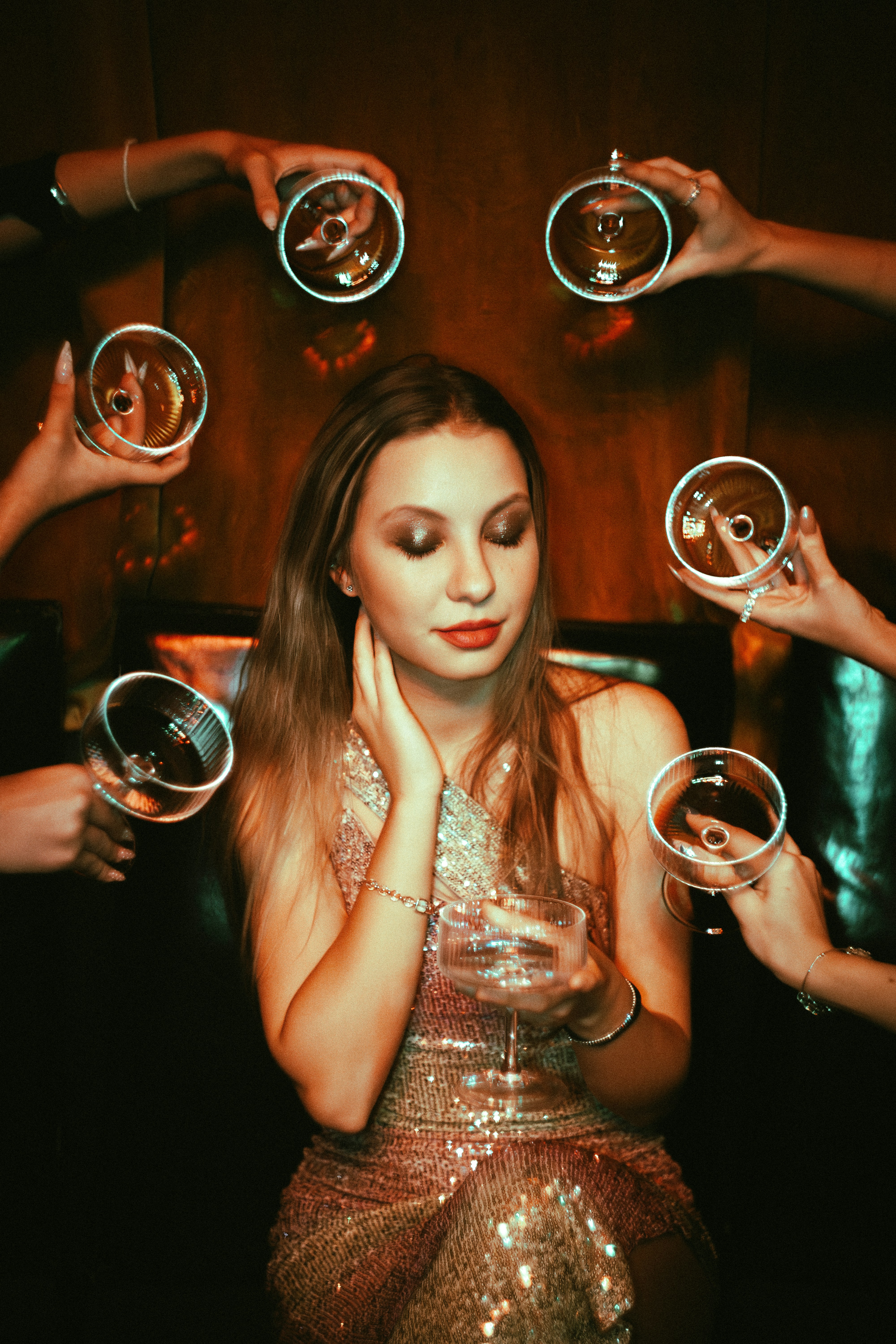 Midnight Glam: A Toasting Moment Encircled by Glass Rings