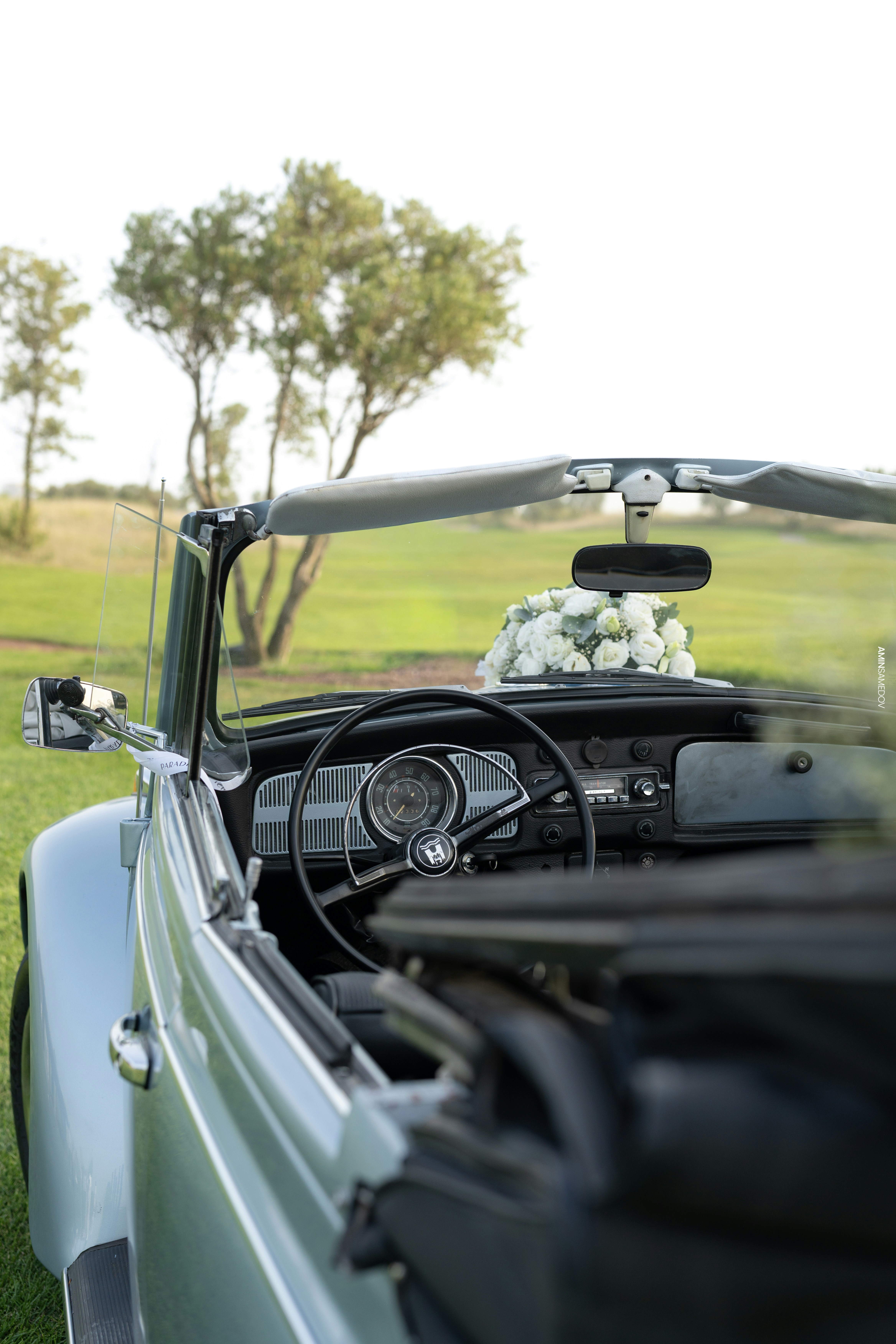 Open-Top Classic: A Floral Accent in the Driver’s Seat