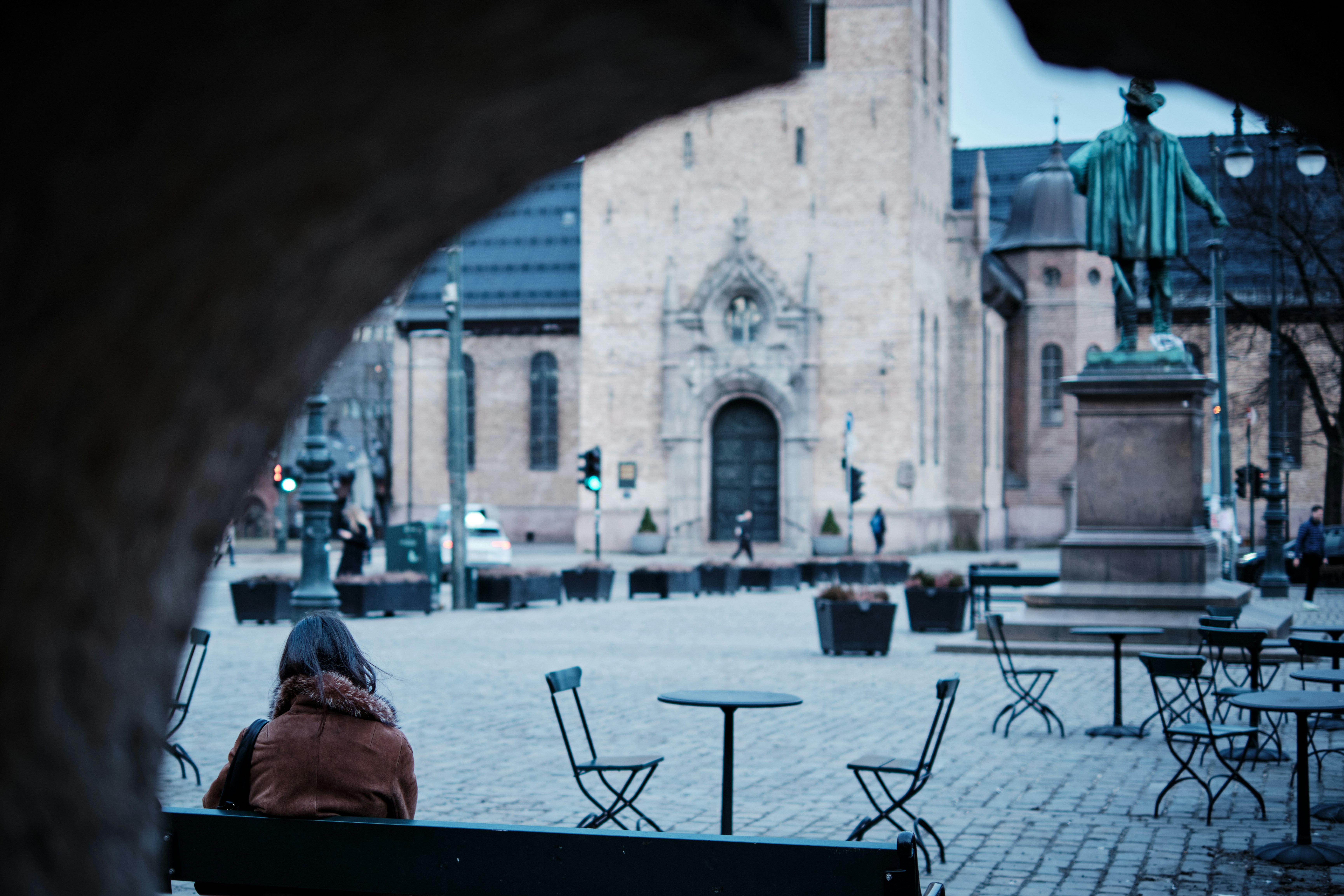 Quiet Seat, Timeless Square: A Lone Visitor in a Framed City
