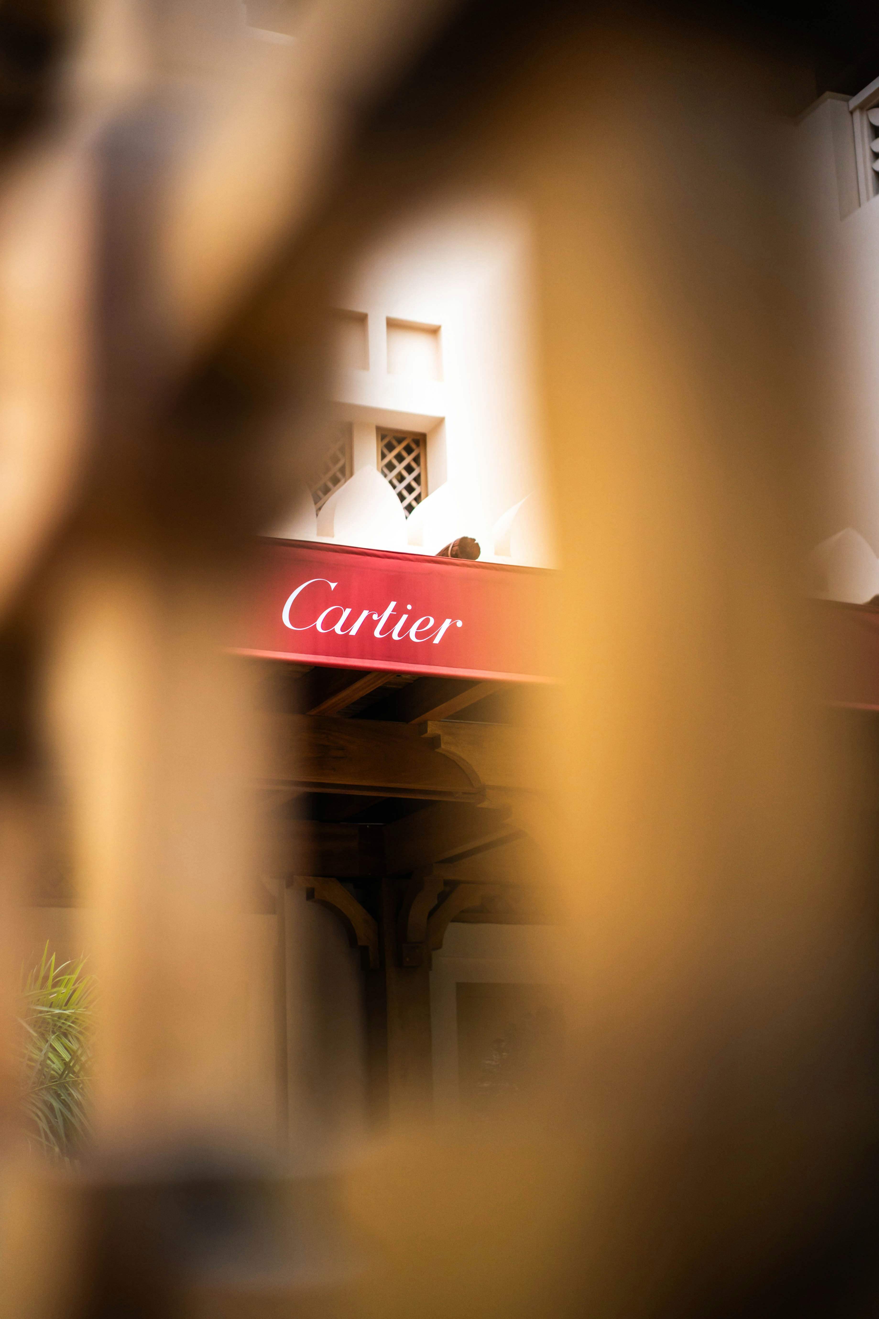 Cartier through the Gaps: A Softly Framed Glimpse of Luxury
