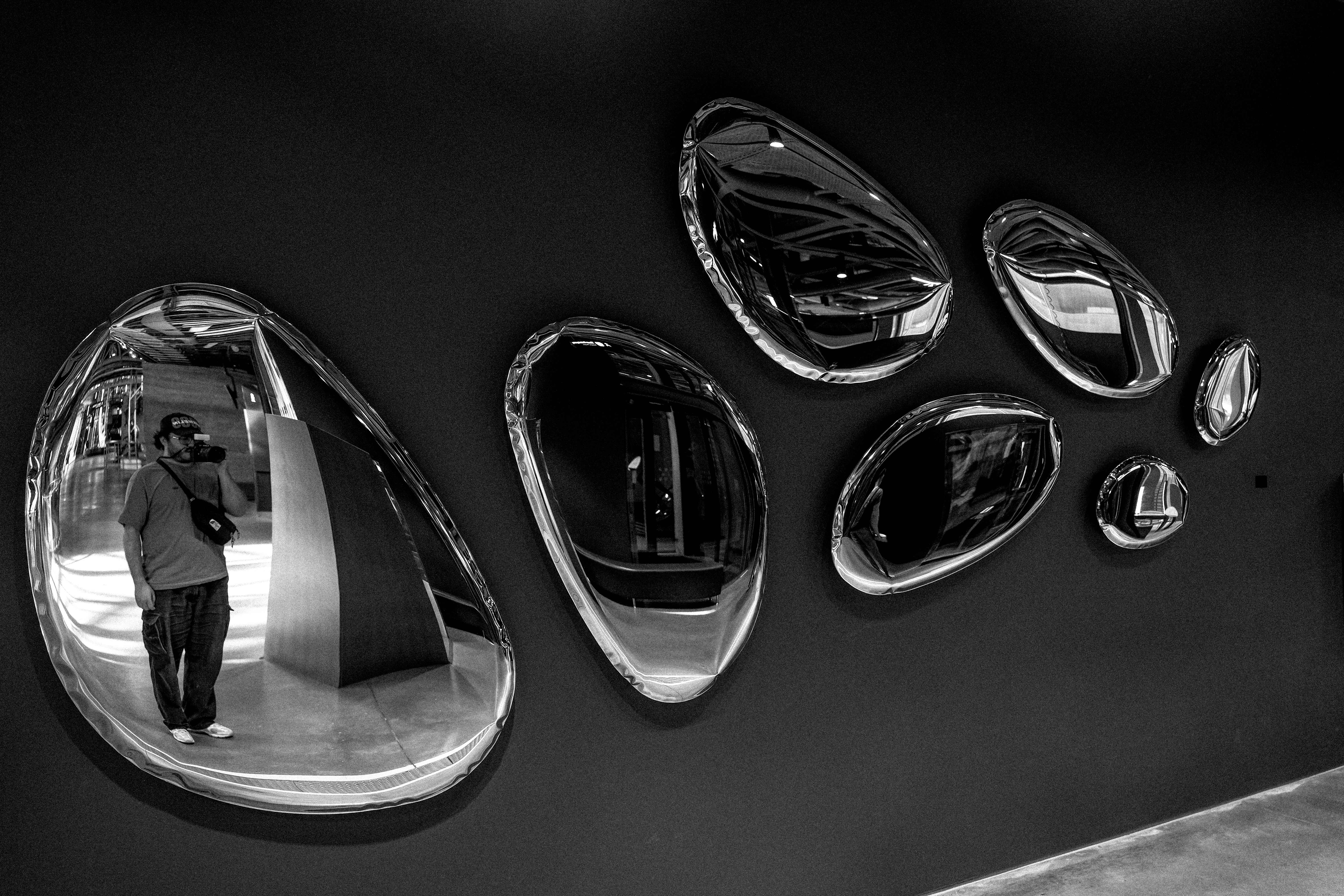 Reflections in a Gallery of Droplets