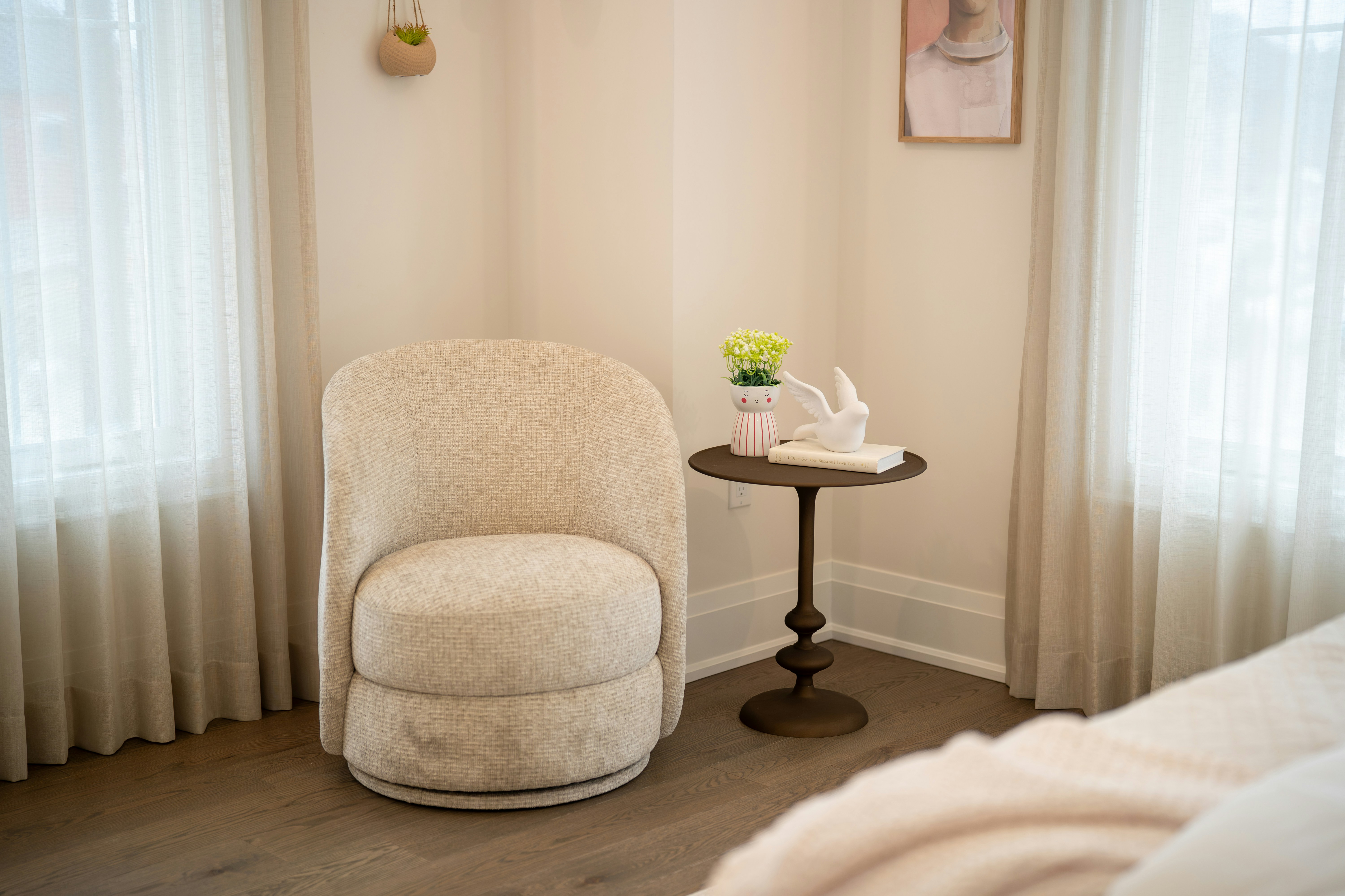Cozy Corner: Gentle Light, Soft Textures, Quiet Retreat