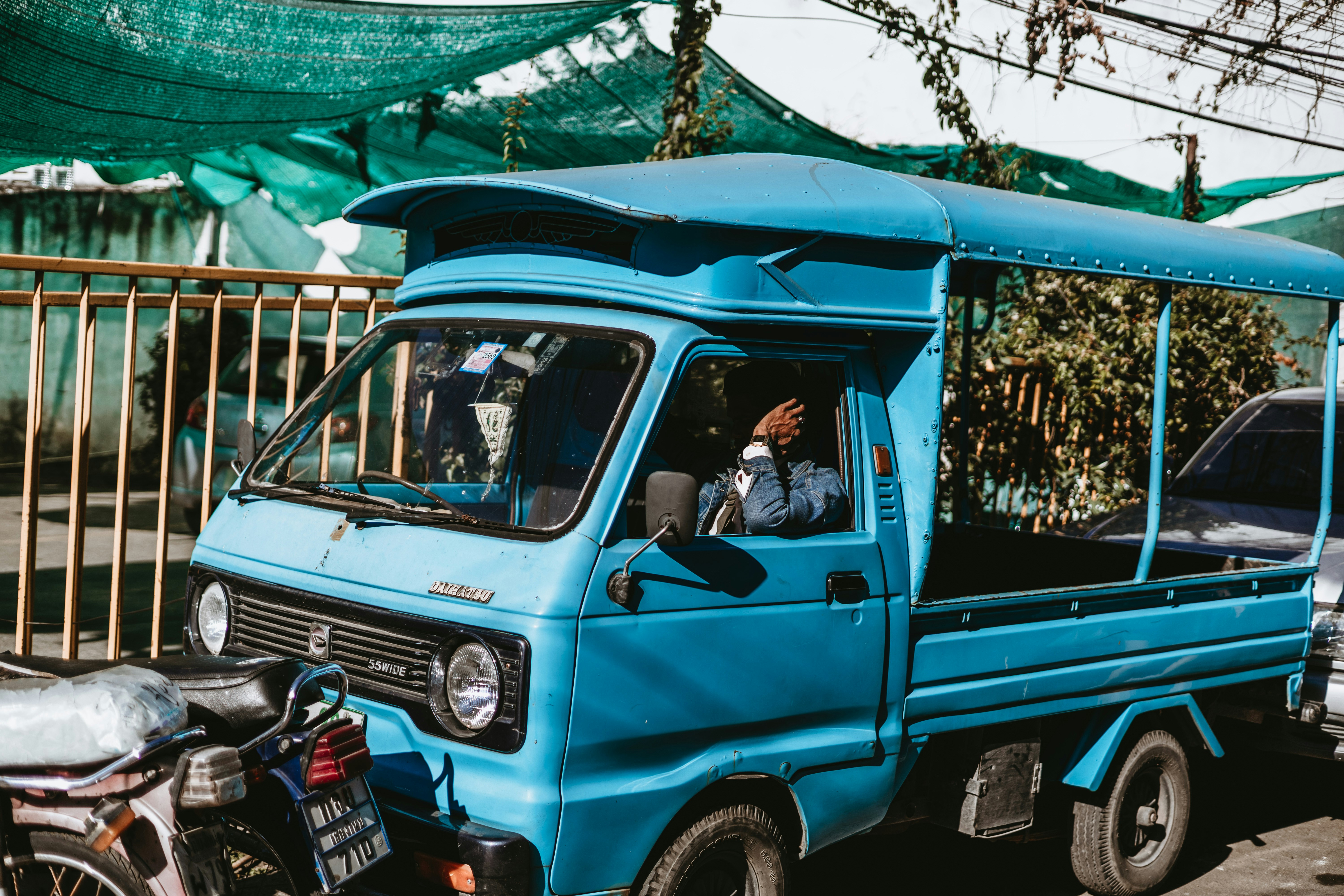 Blue Hauler in Motion: Street-Clinic Transport Conveys a Moment of Urban Transit