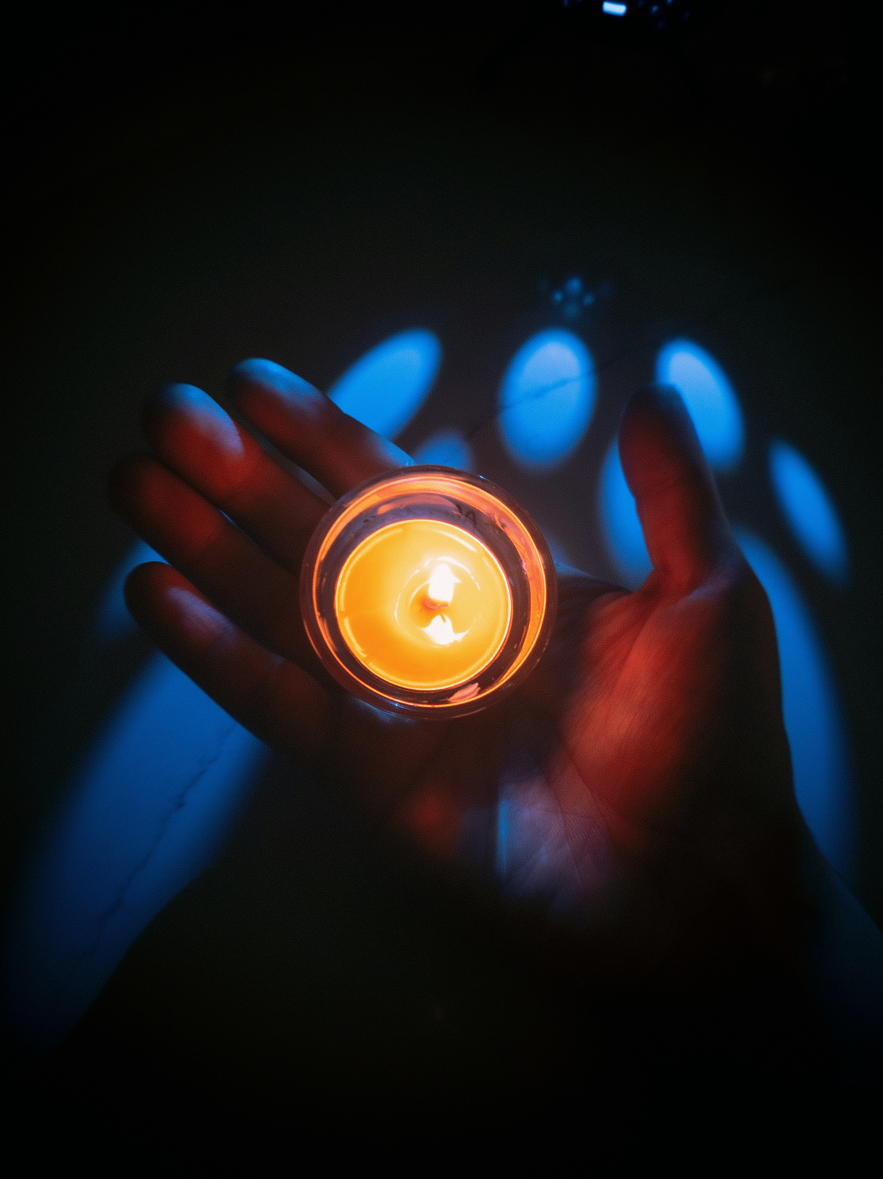 Glow in Hand: A Quiet Orb of Light