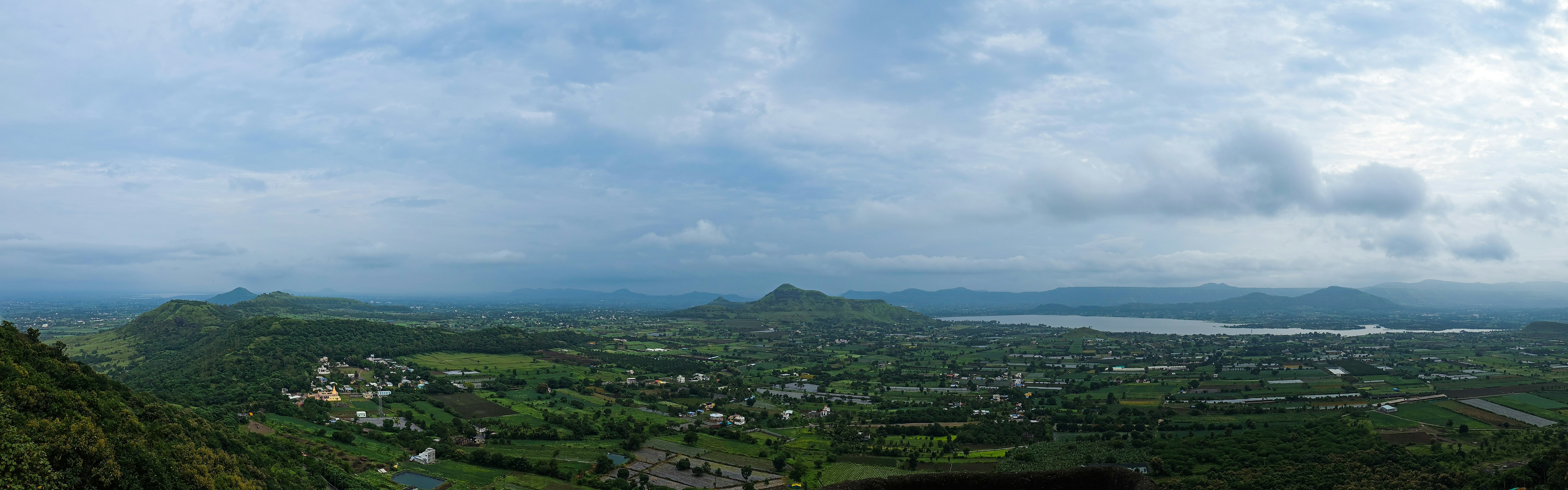 Coastal Plateau Horizon: A Panoramic Quiet