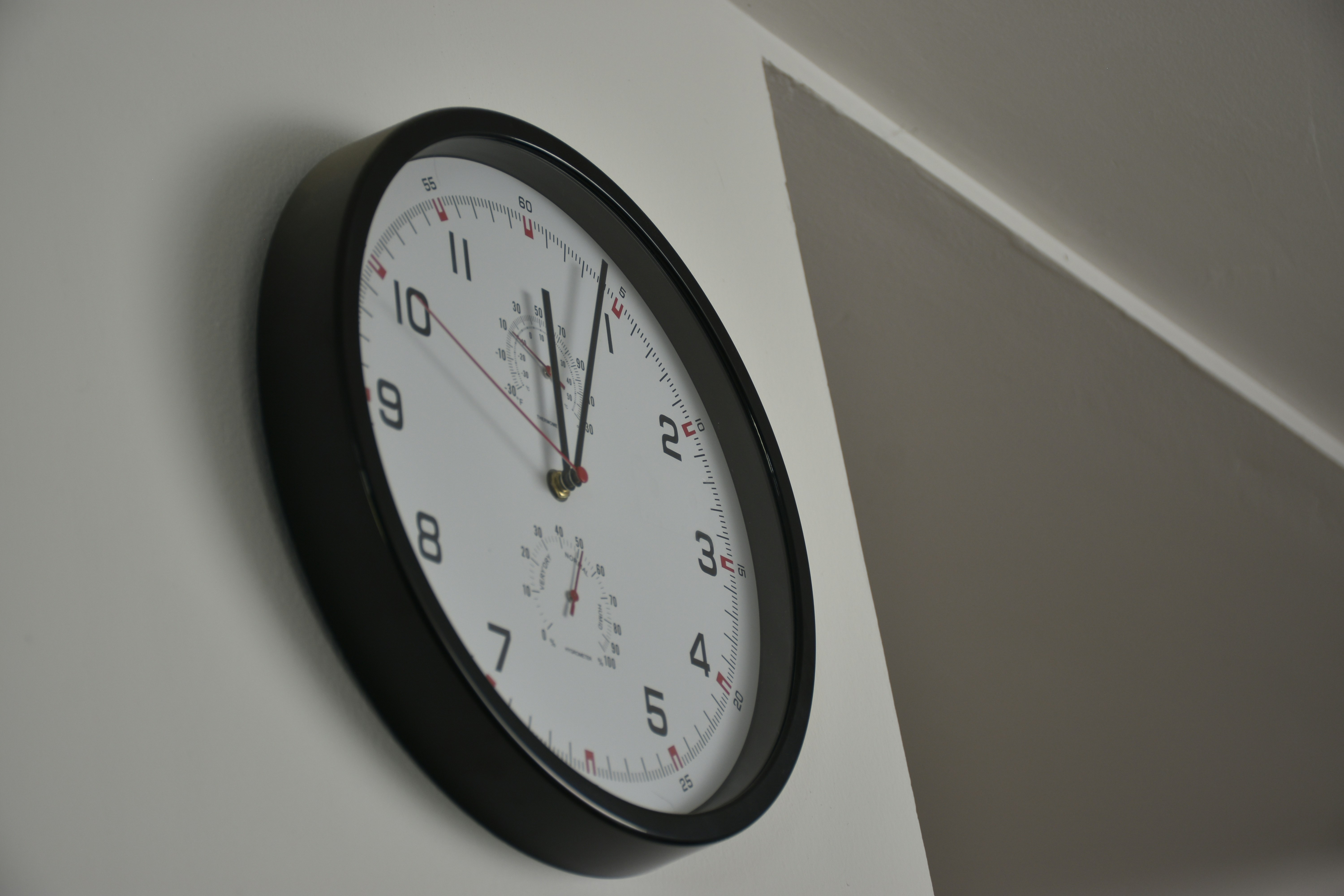 Time on the Wall: A Round Clock Anchoring a Quiet Corner