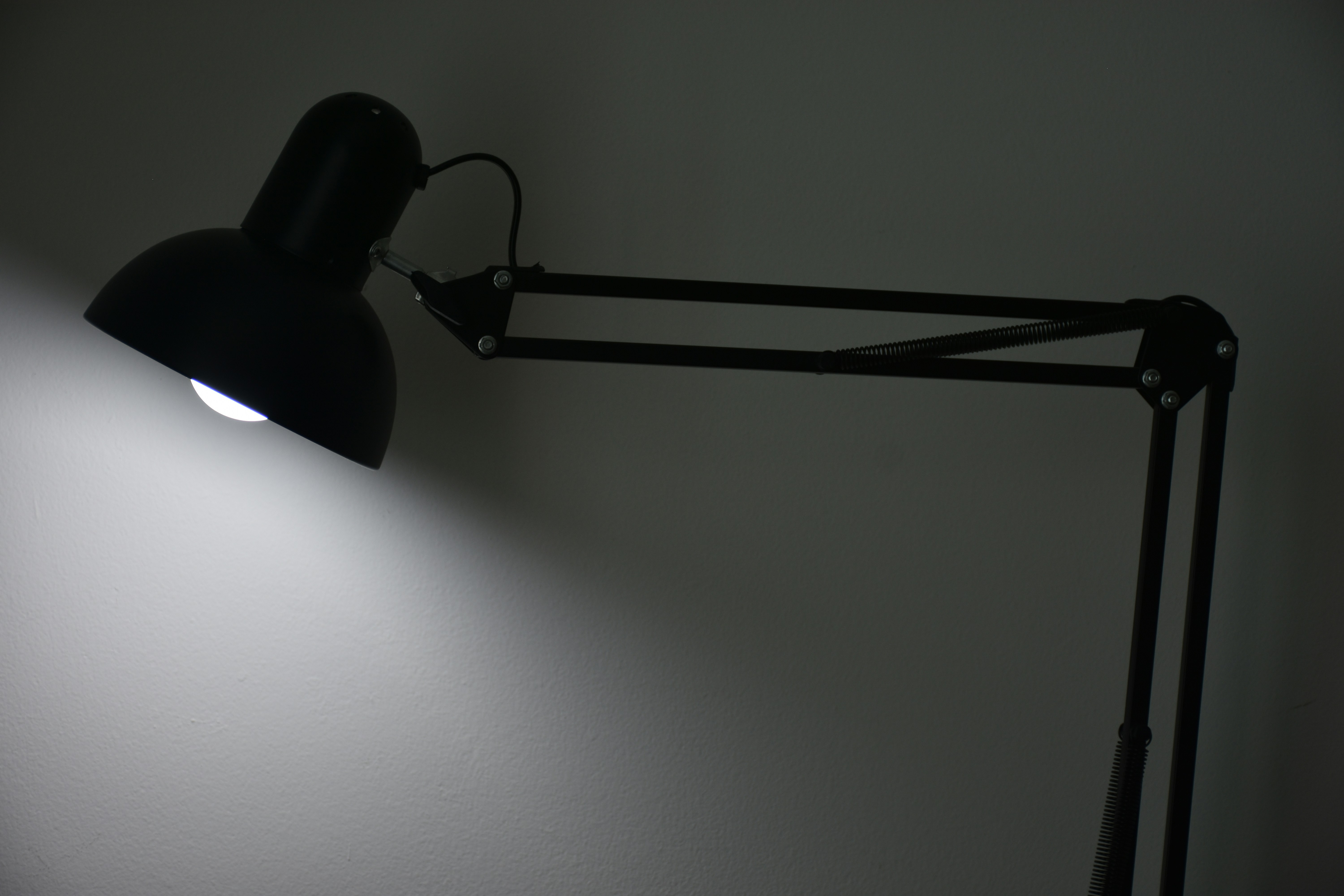 Focused Light: A Minimalist Desk Lamp Silhouette in Quiet Studio