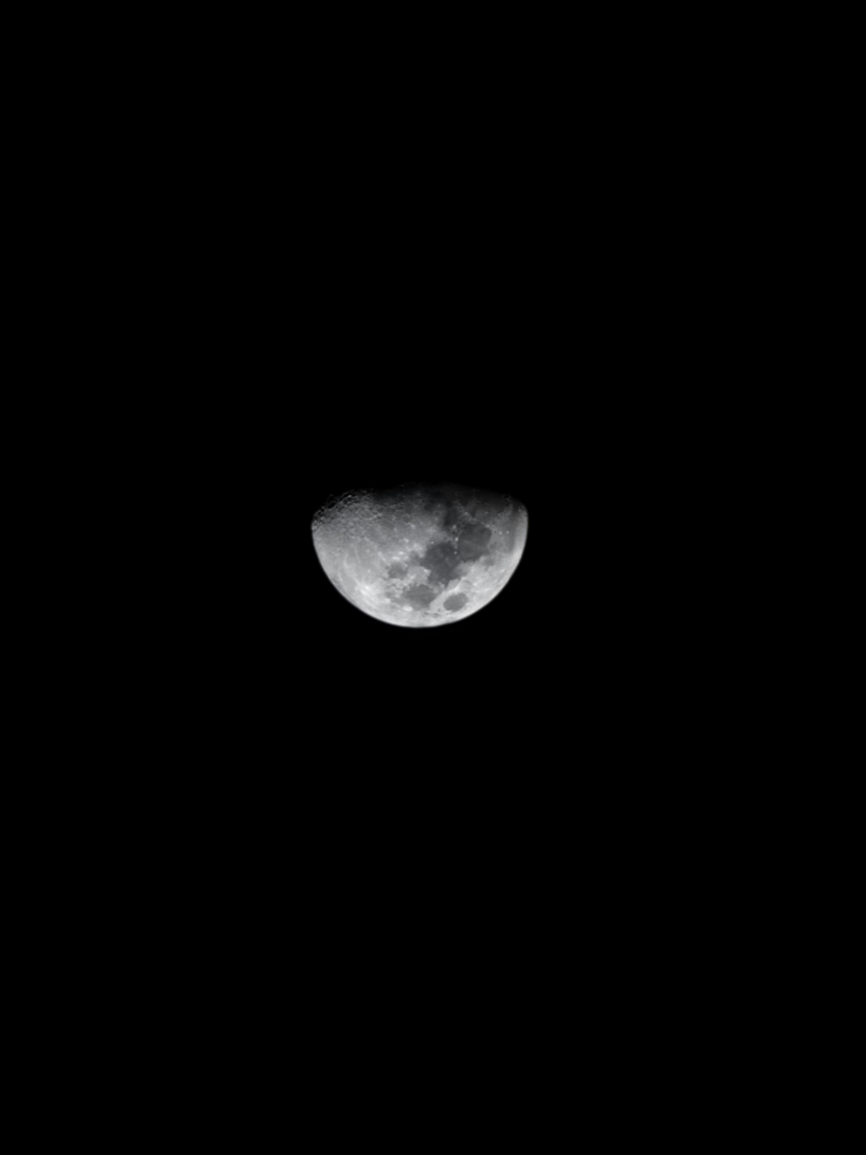 Moonlit Crescent: A Quiet Self-Portrait of the Moon's Edge
