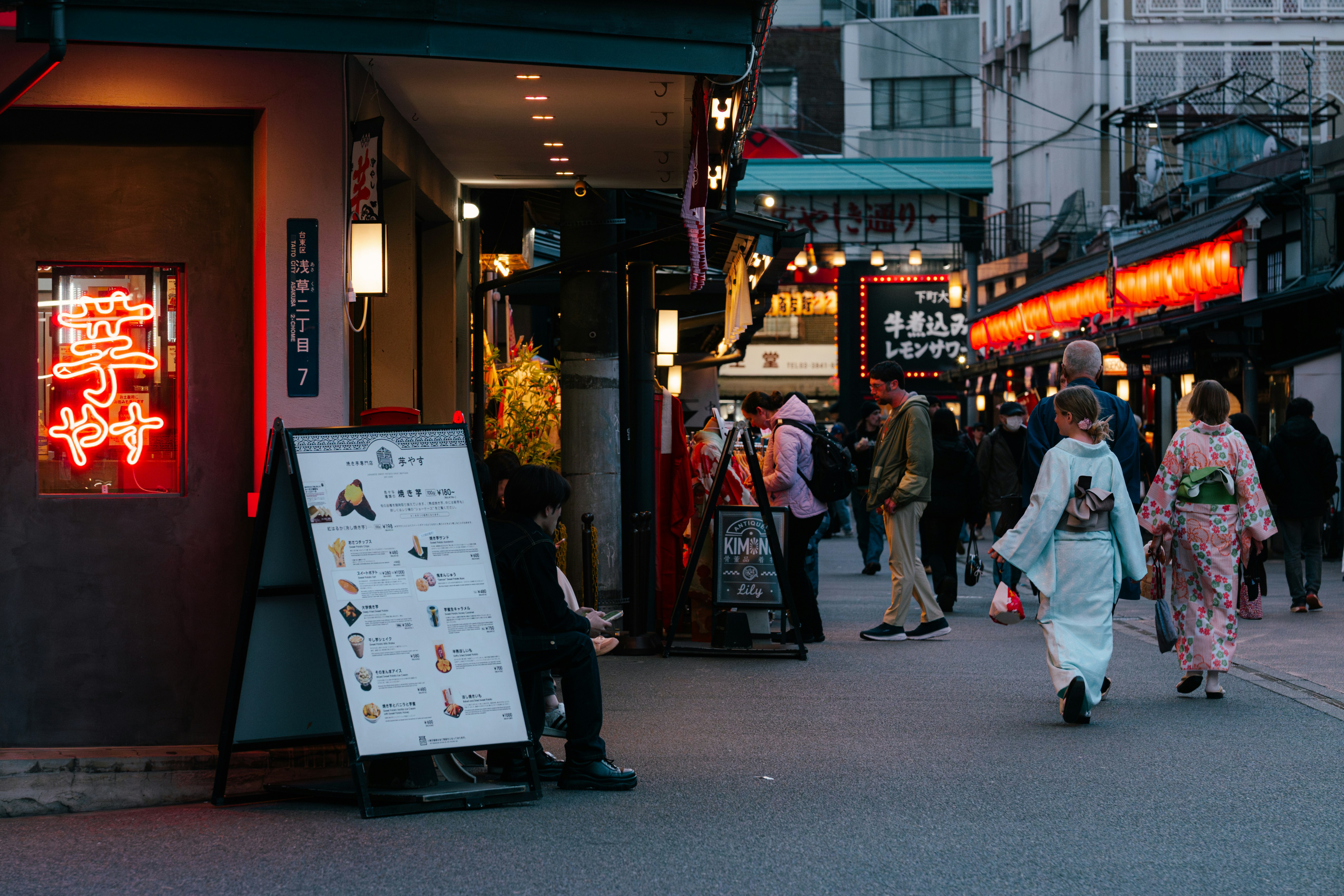 Neon Lanterns and Evening Stroll Through a Lantern-lit Alley