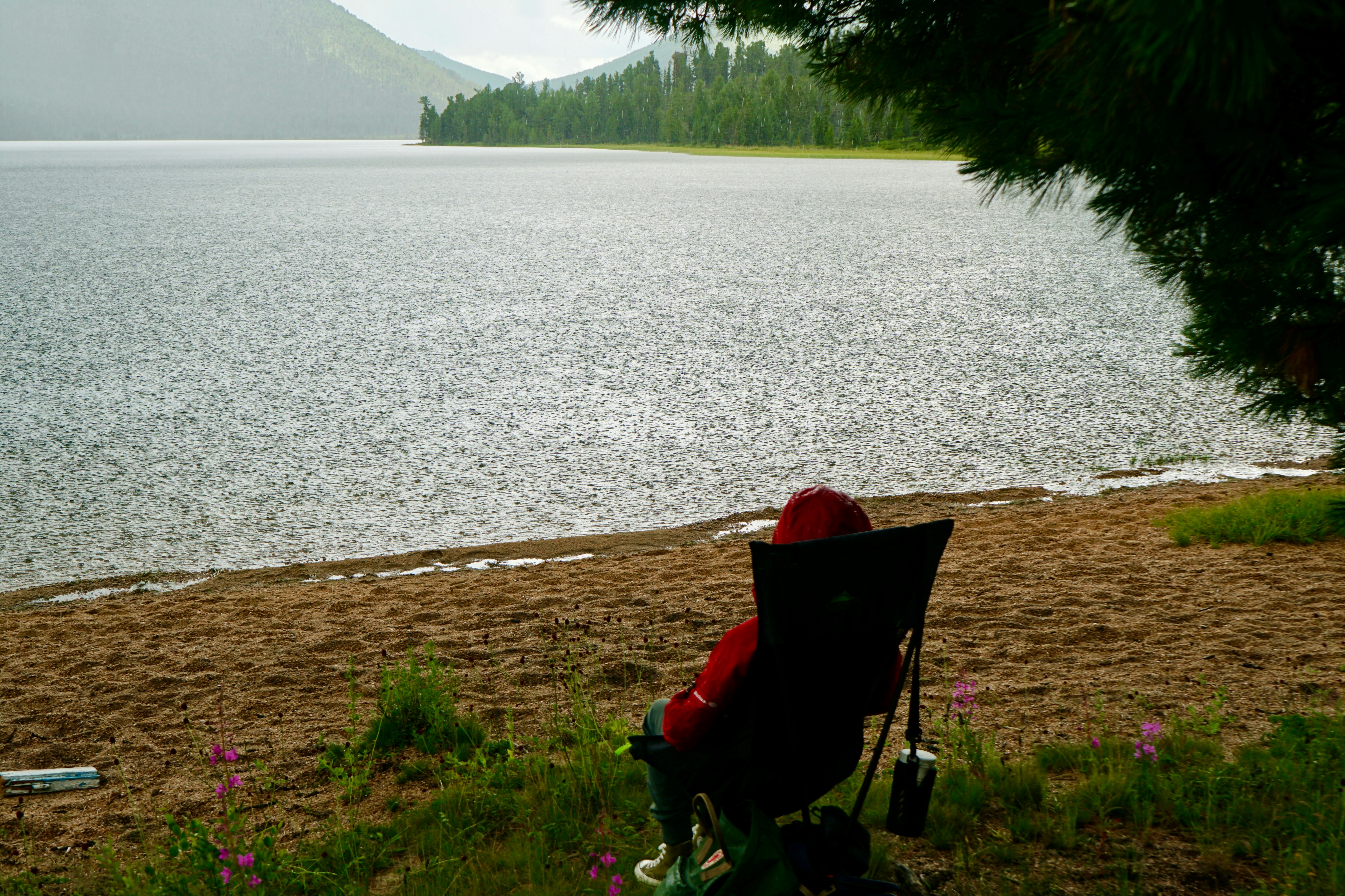 Quiet Recline by the Lake: A Sunlit Retreat