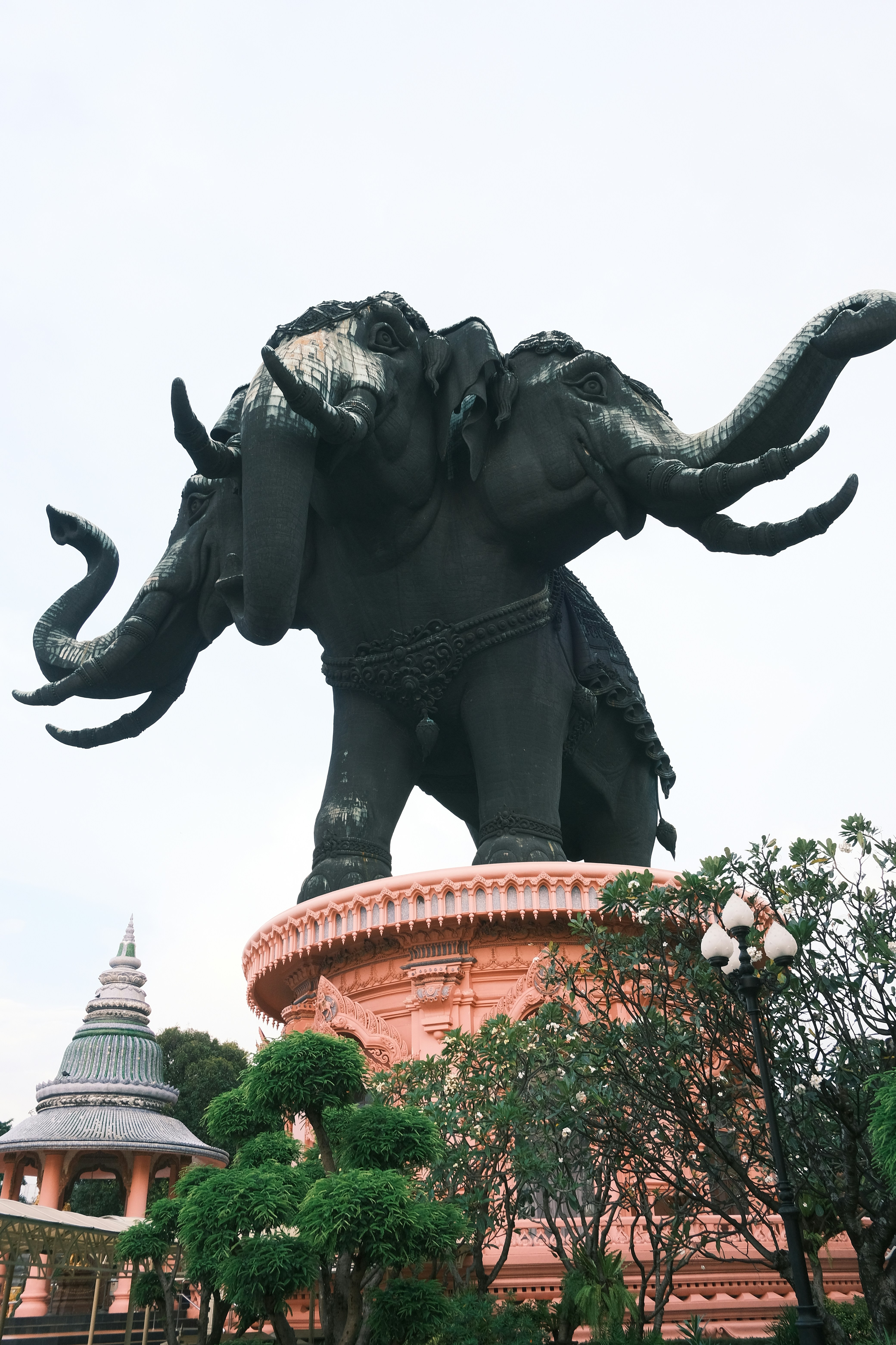 The Giant Sentinel: A Mulit-Headed Statue Reaching Toward the Sky