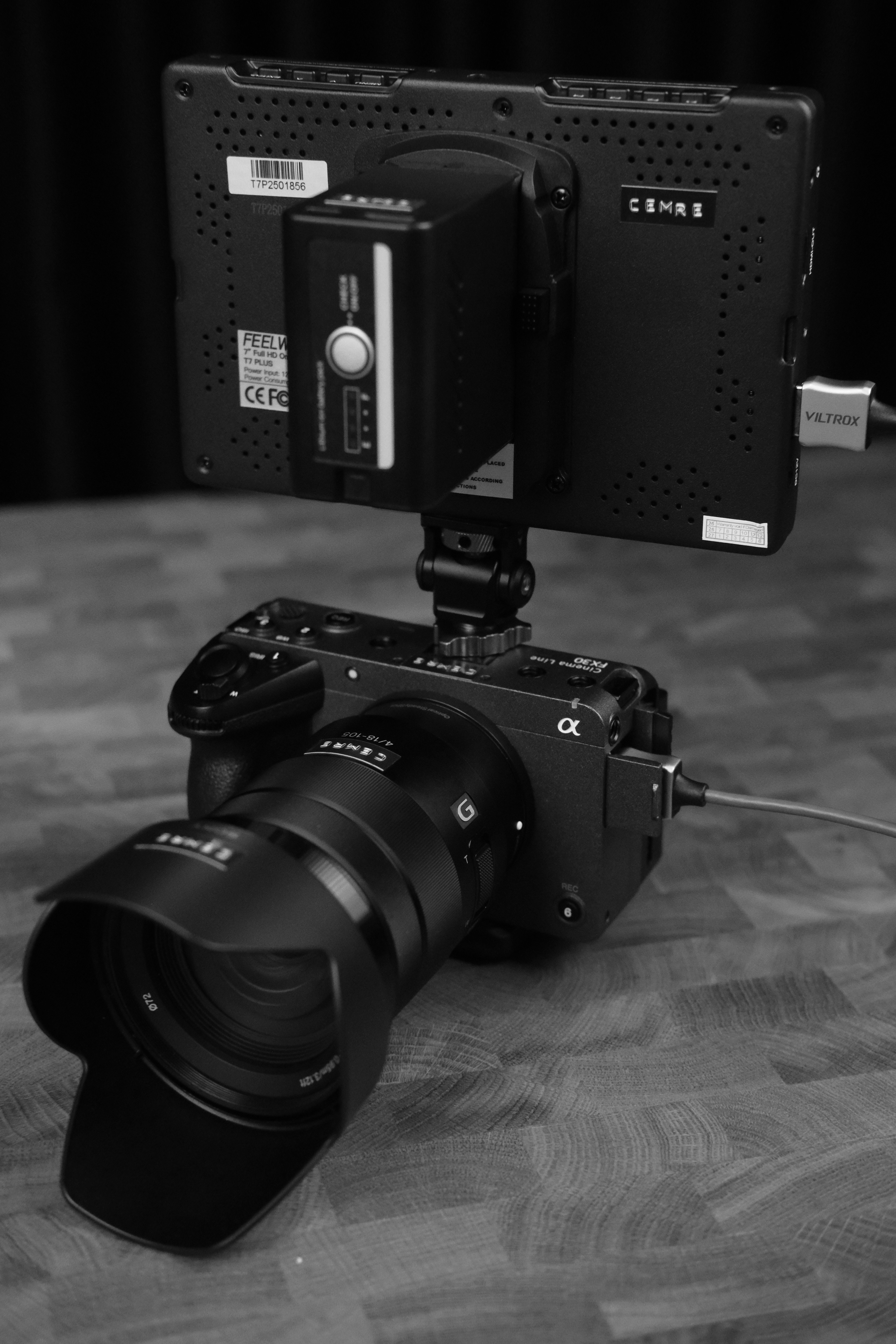 Close-Up of a Mirrorless Rig: The Aligned Lens and Monitor Mount