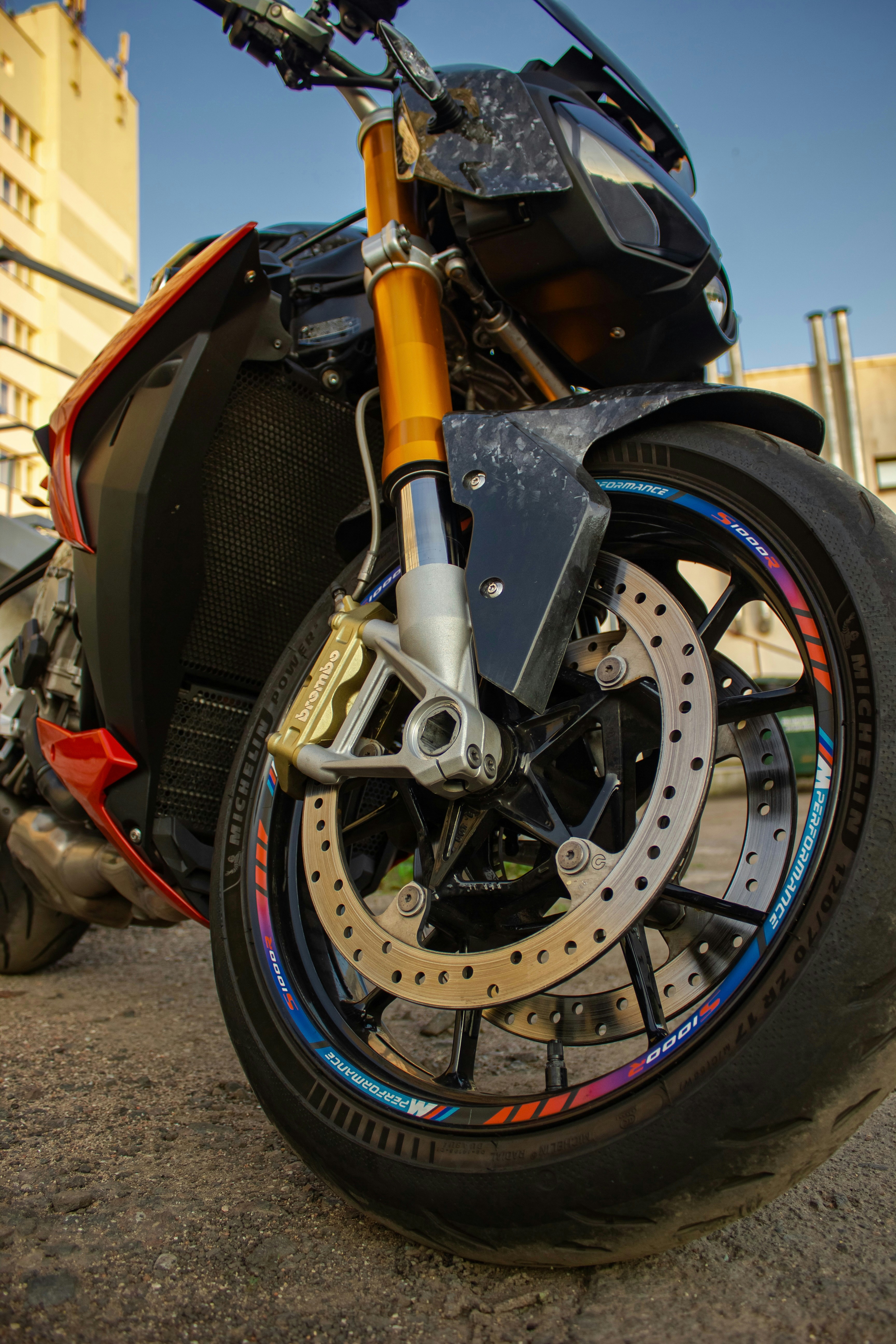 Front Wheel in Focus: High-Performance Twin Disc and Rim Detail