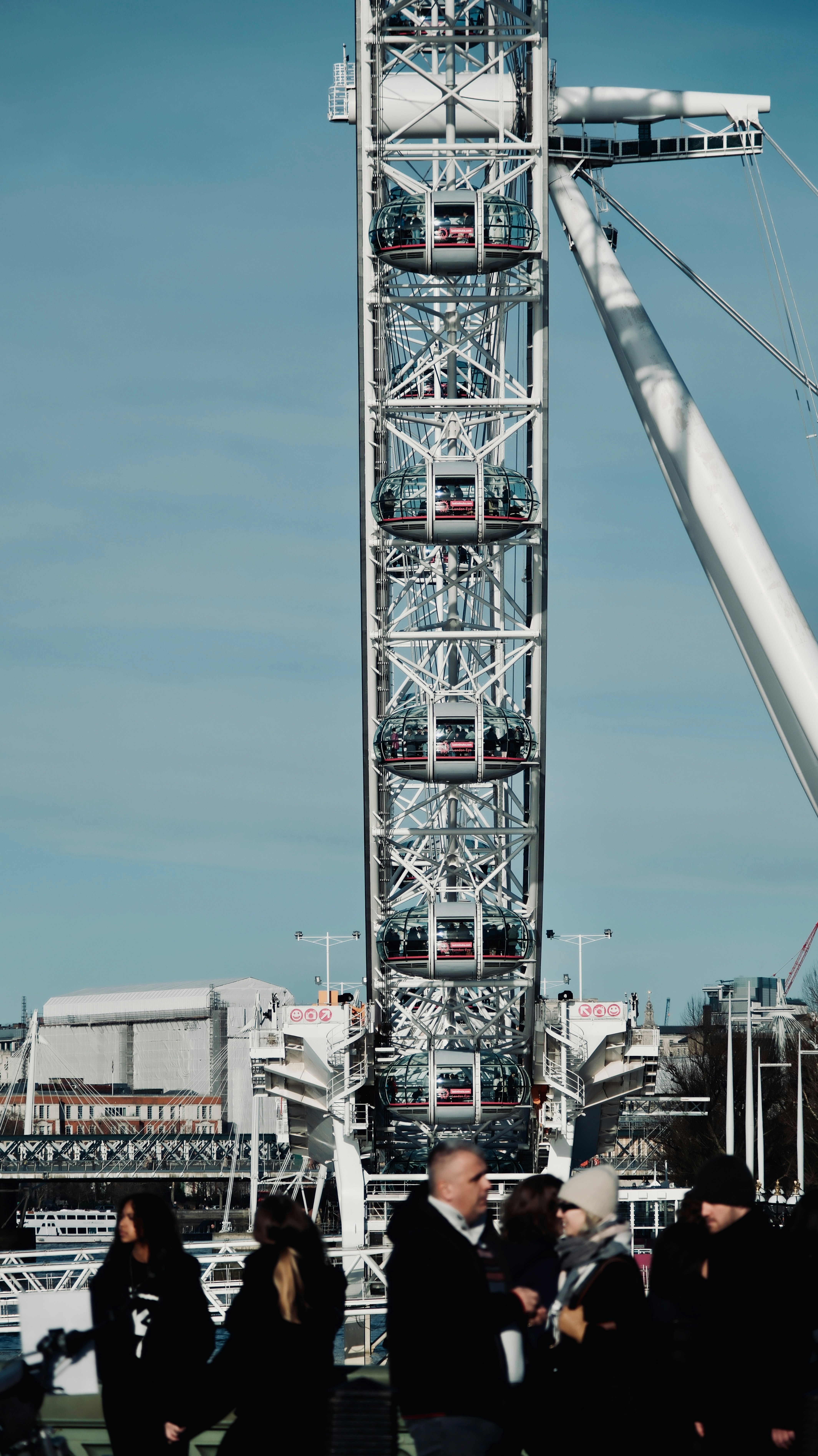 Giant Wheel in Focus: A Moment Beneath the London Eye-like Structure