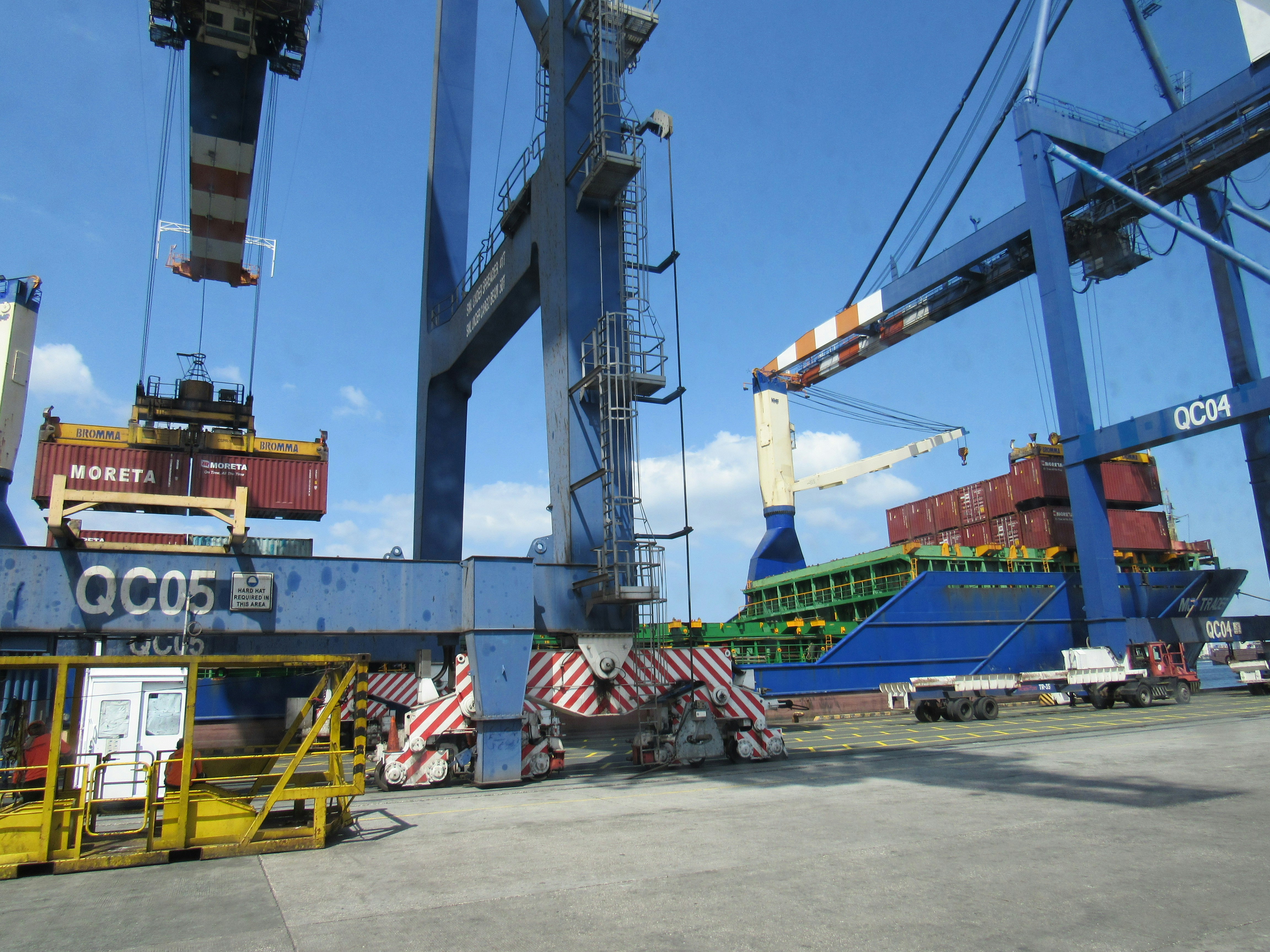 Crane Core: Dense Shipping Yard with Rising Giants