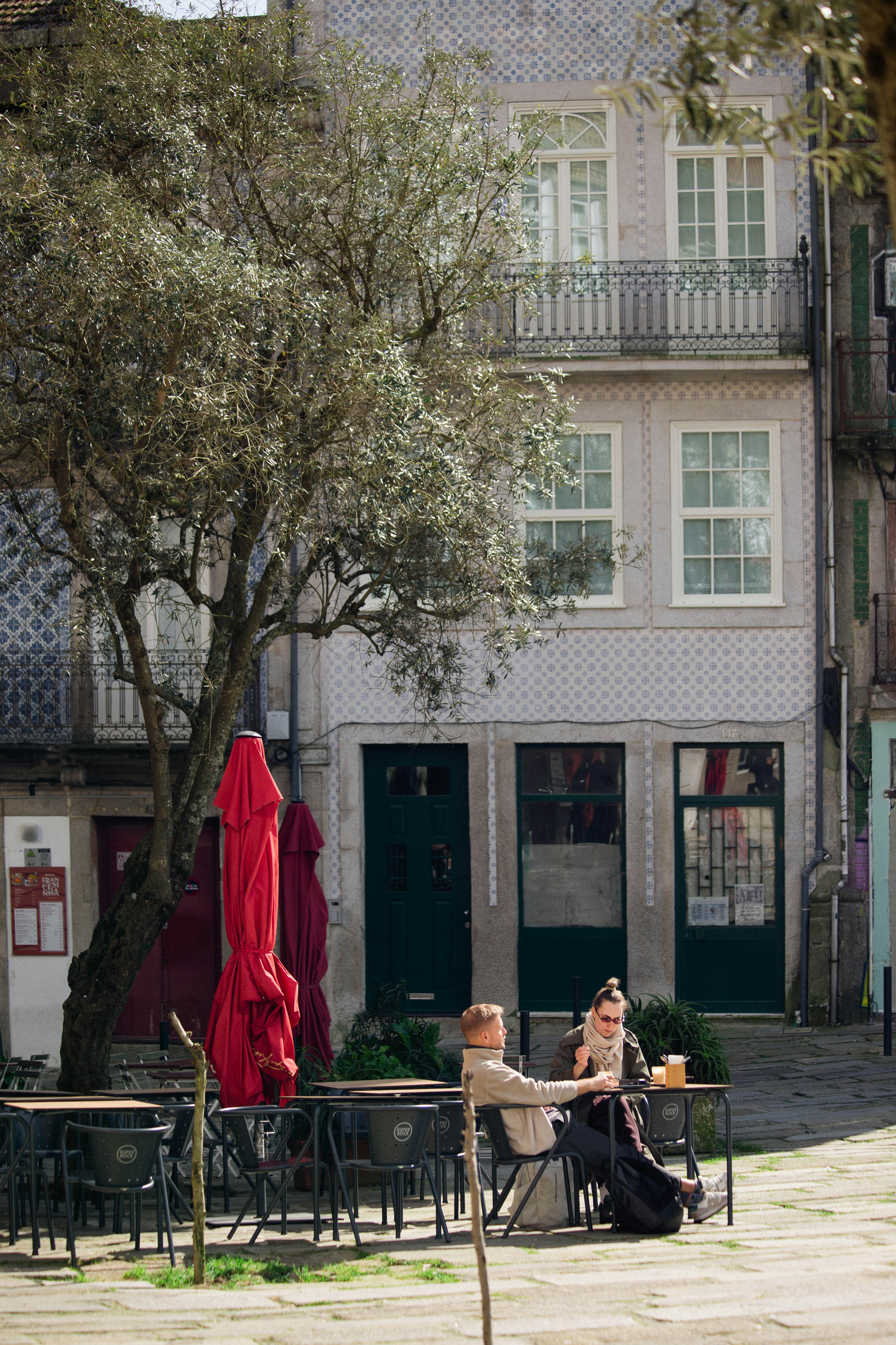 Café Conversation Under the European Arcadia