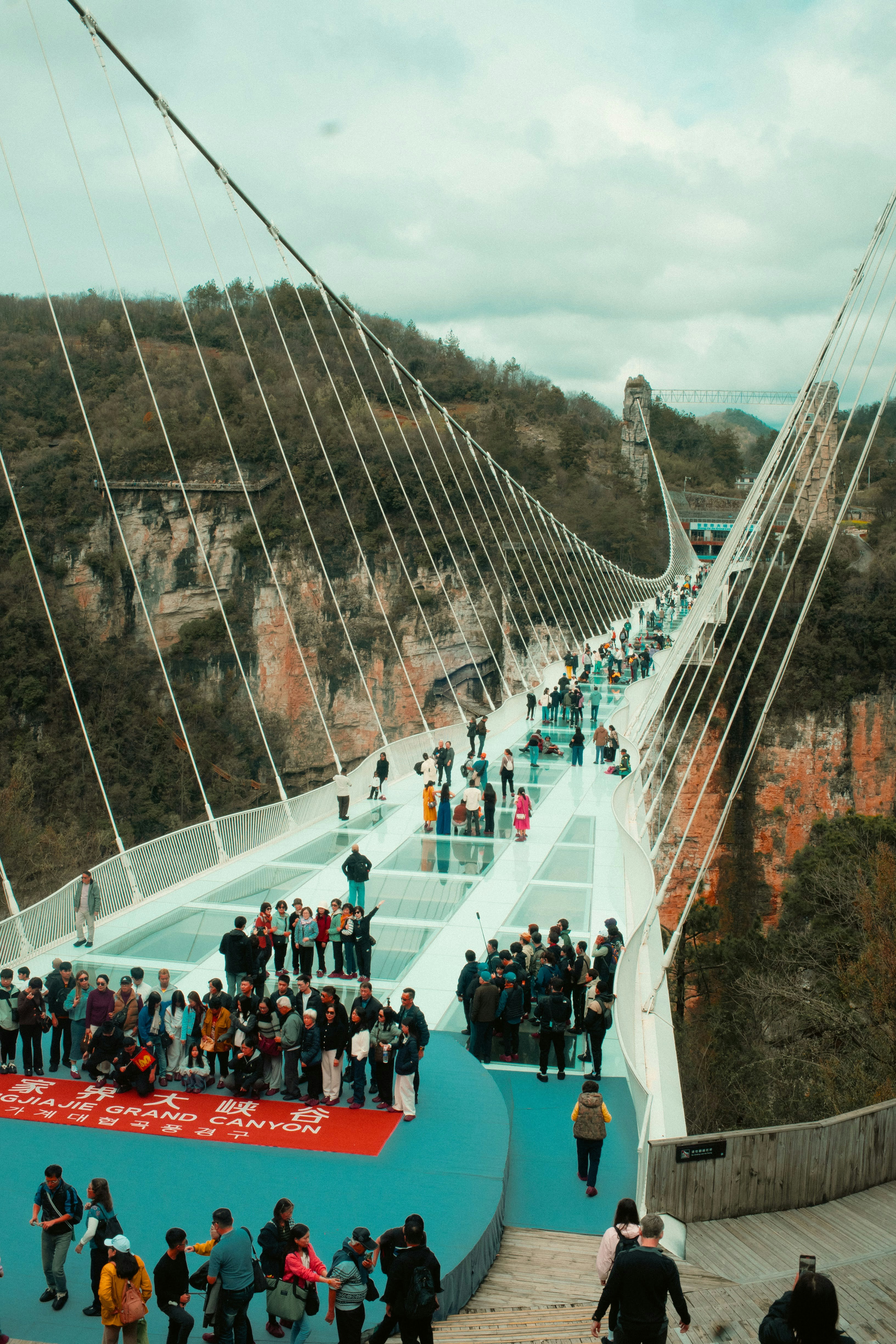 Pedestrian Ribbon: A Gliding Walk Across a Glass-Panel Footbridge