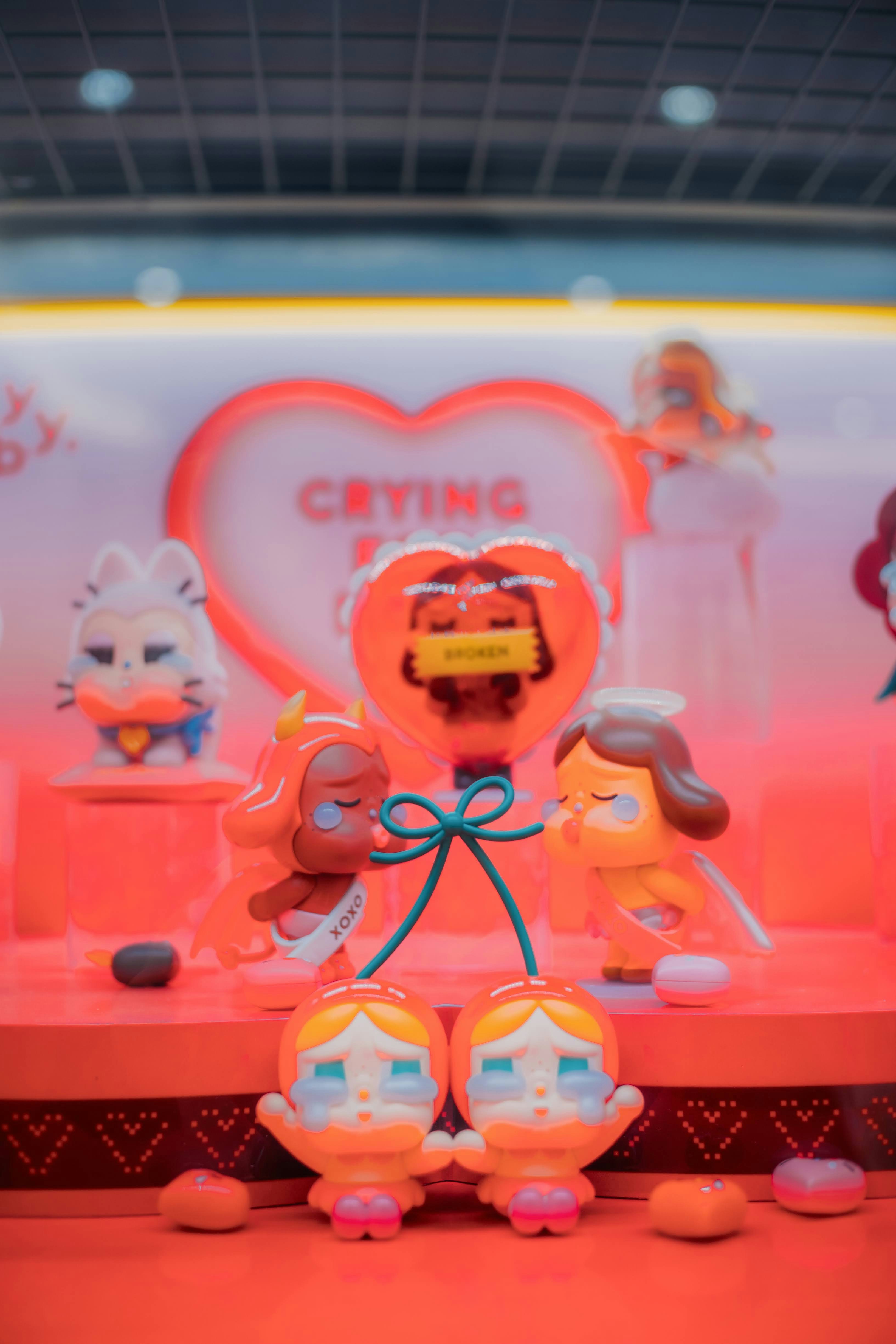 Heart-Centric Neon Display: Playful Edges and Blush of Light