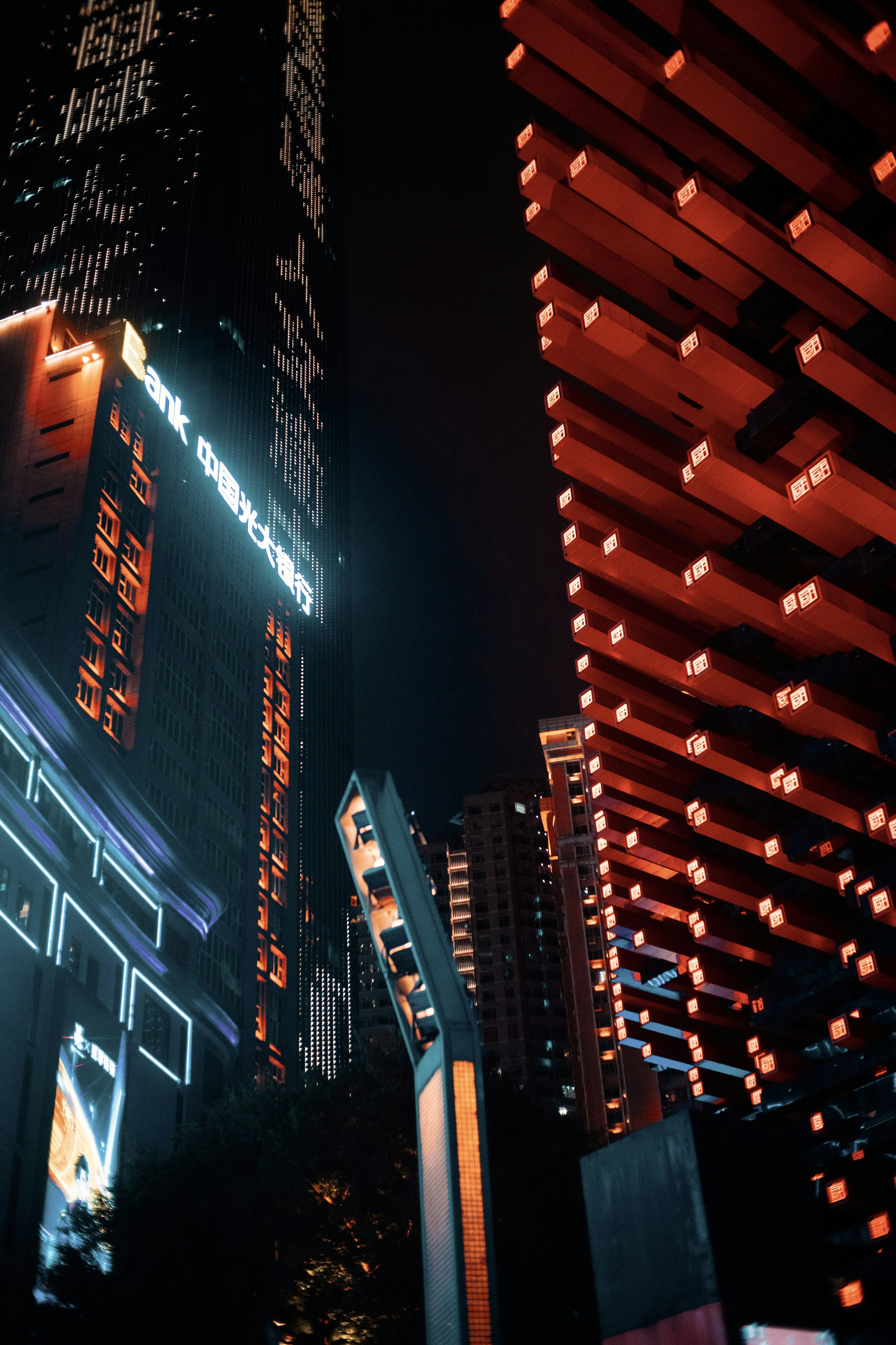 Neon Colossus: Night Pulse Between Glass and Steel