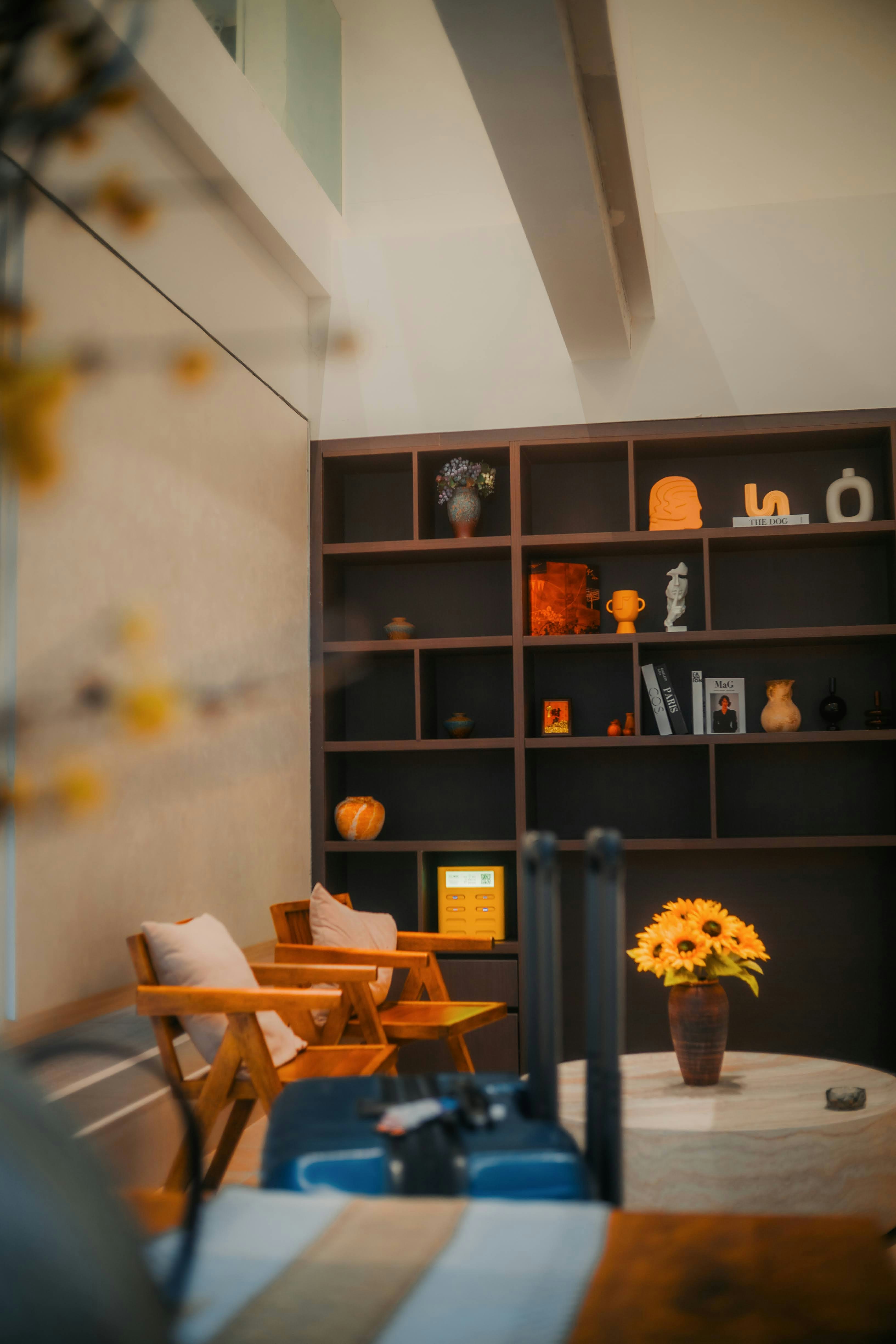Sunflower Corner: Quiet Lounge with Warm Autumn Hues