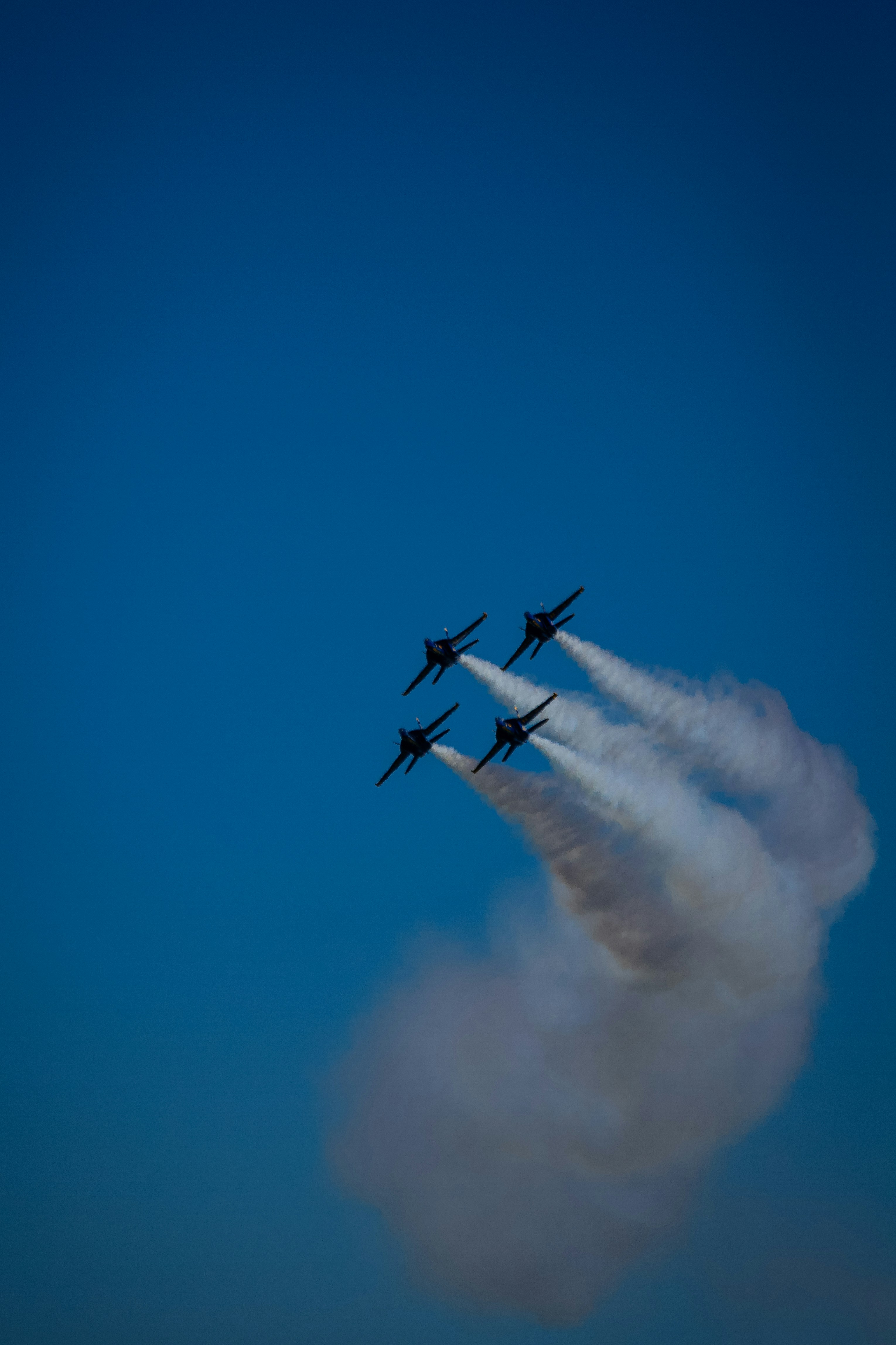High-Cantilevered Sky: A Four-Jet Arrow in Formation