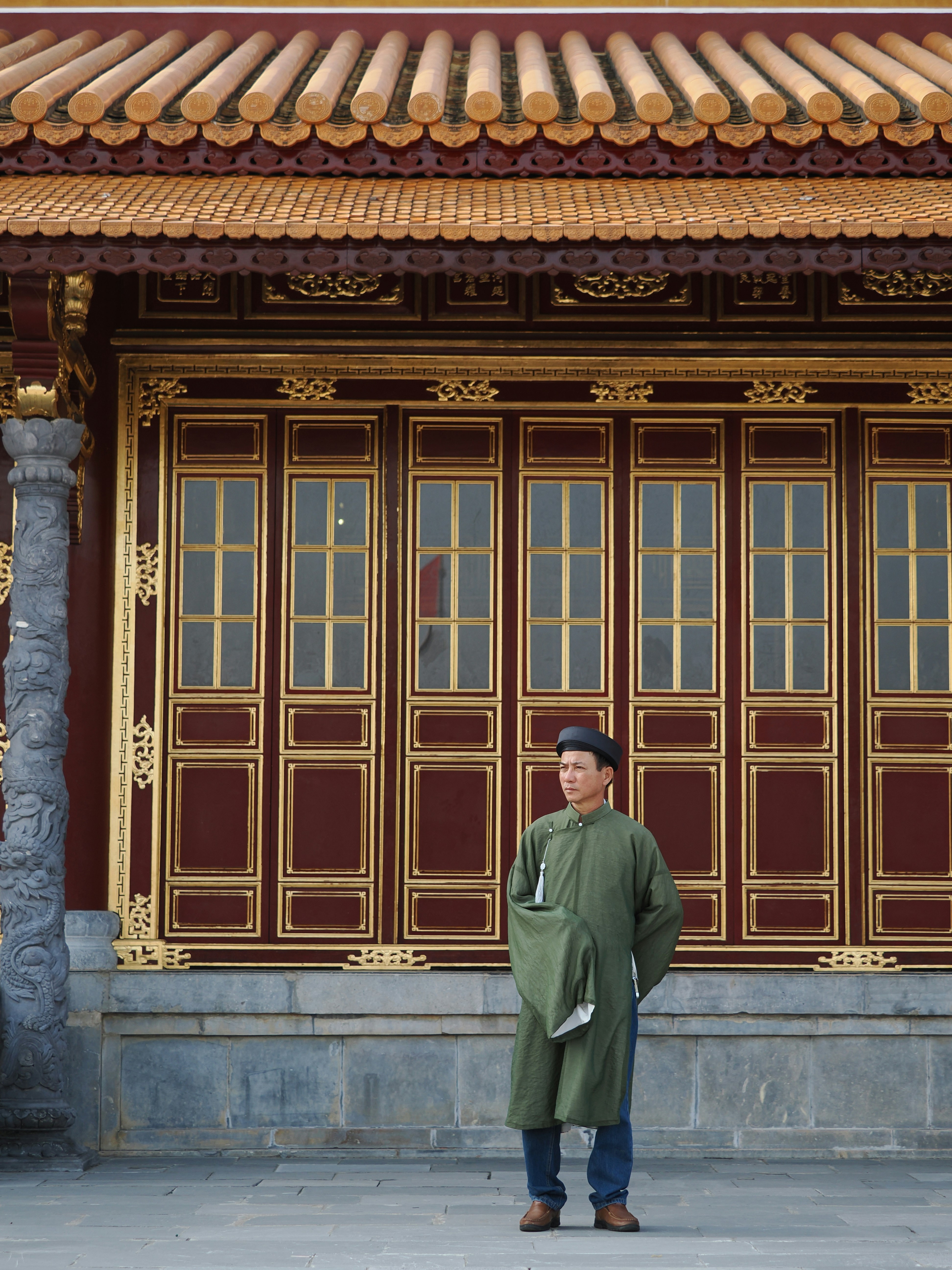 Green-robed Guard at the Gate of Golden Panels
