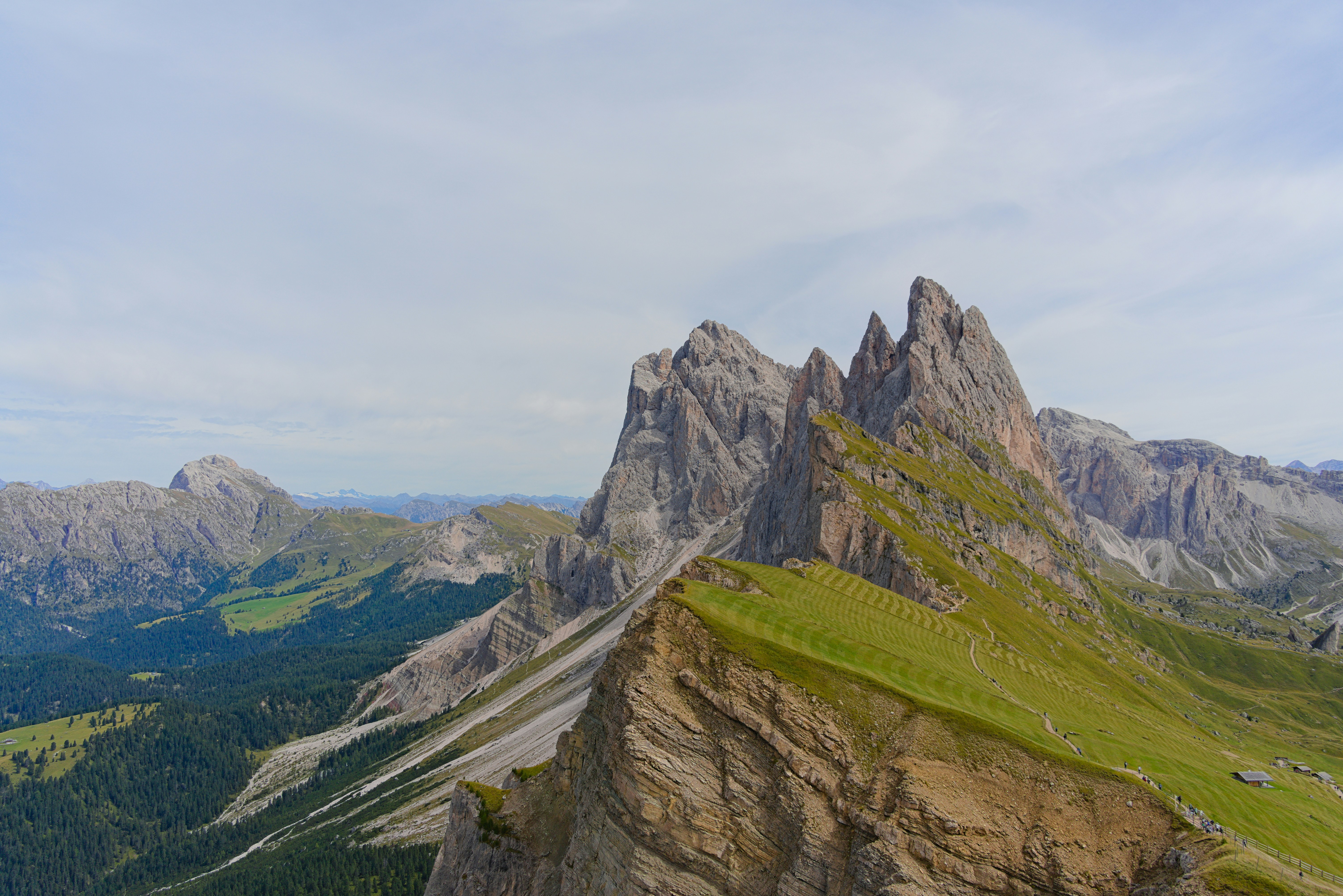 Granite Spine: Peaks That Crown the Alpine Canvas