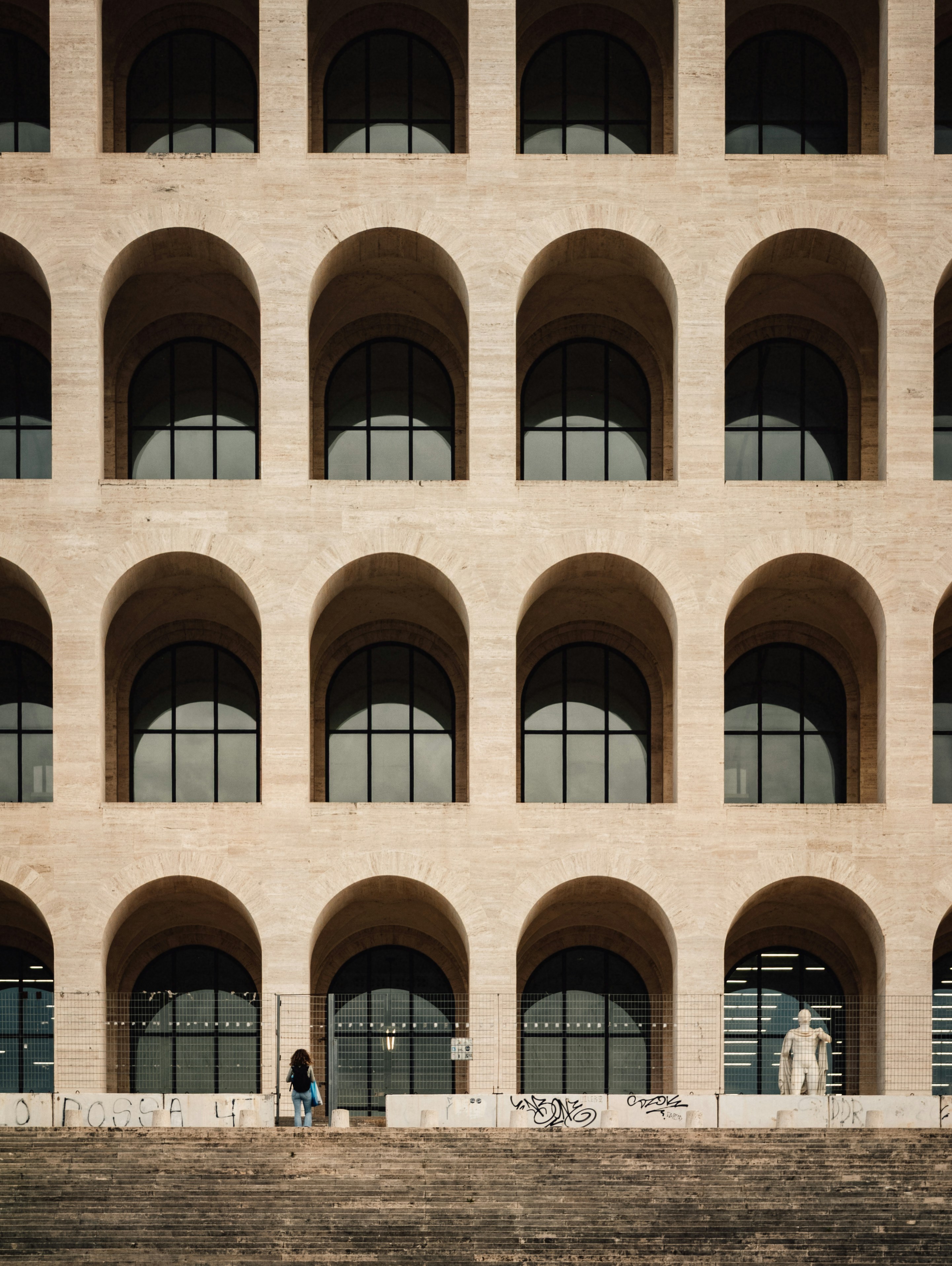 Repetition in Brick: A Terraced Facade Framed by Human Scale
