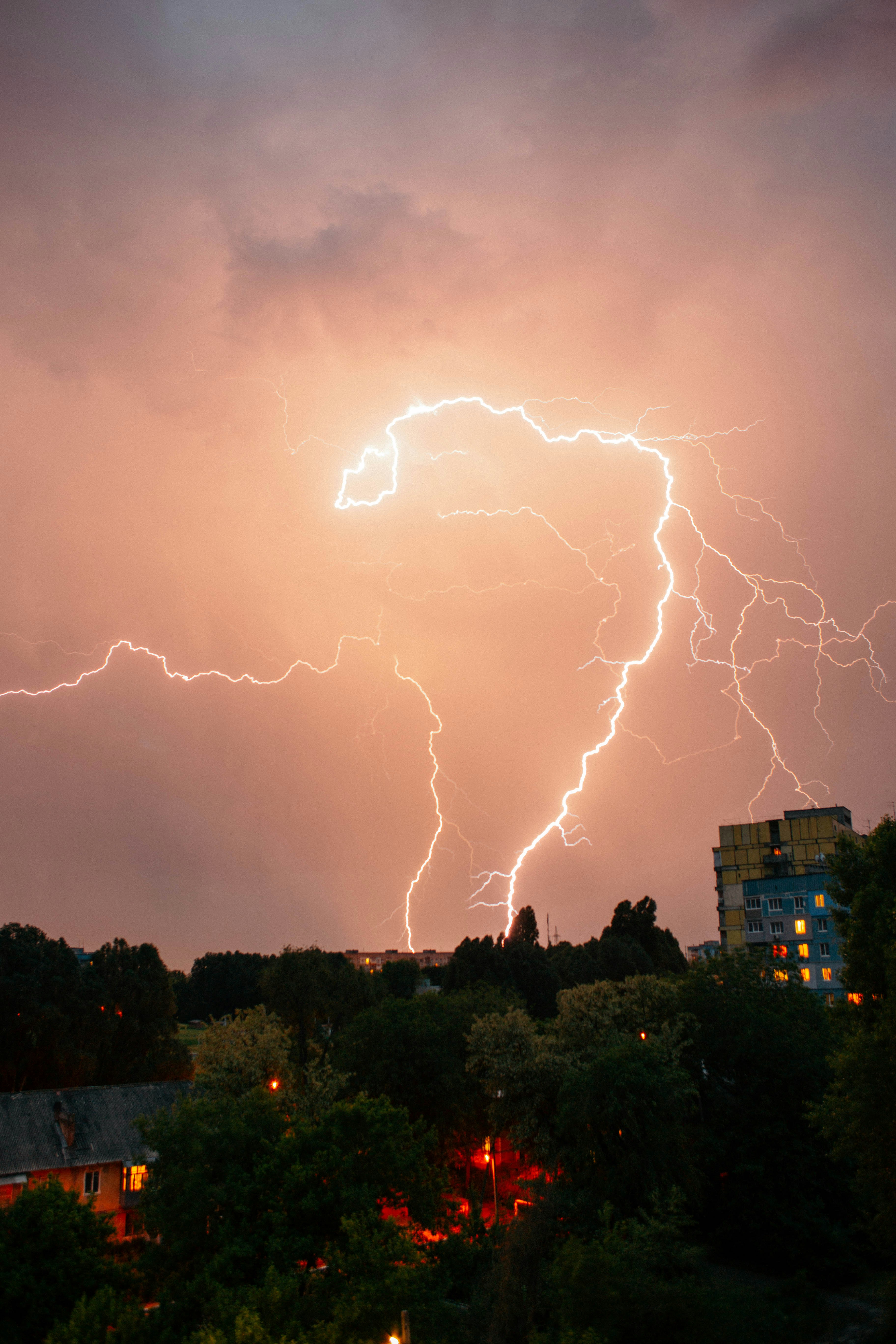 Lightning over the City: A Forked Arc Illuminates the Rooftops