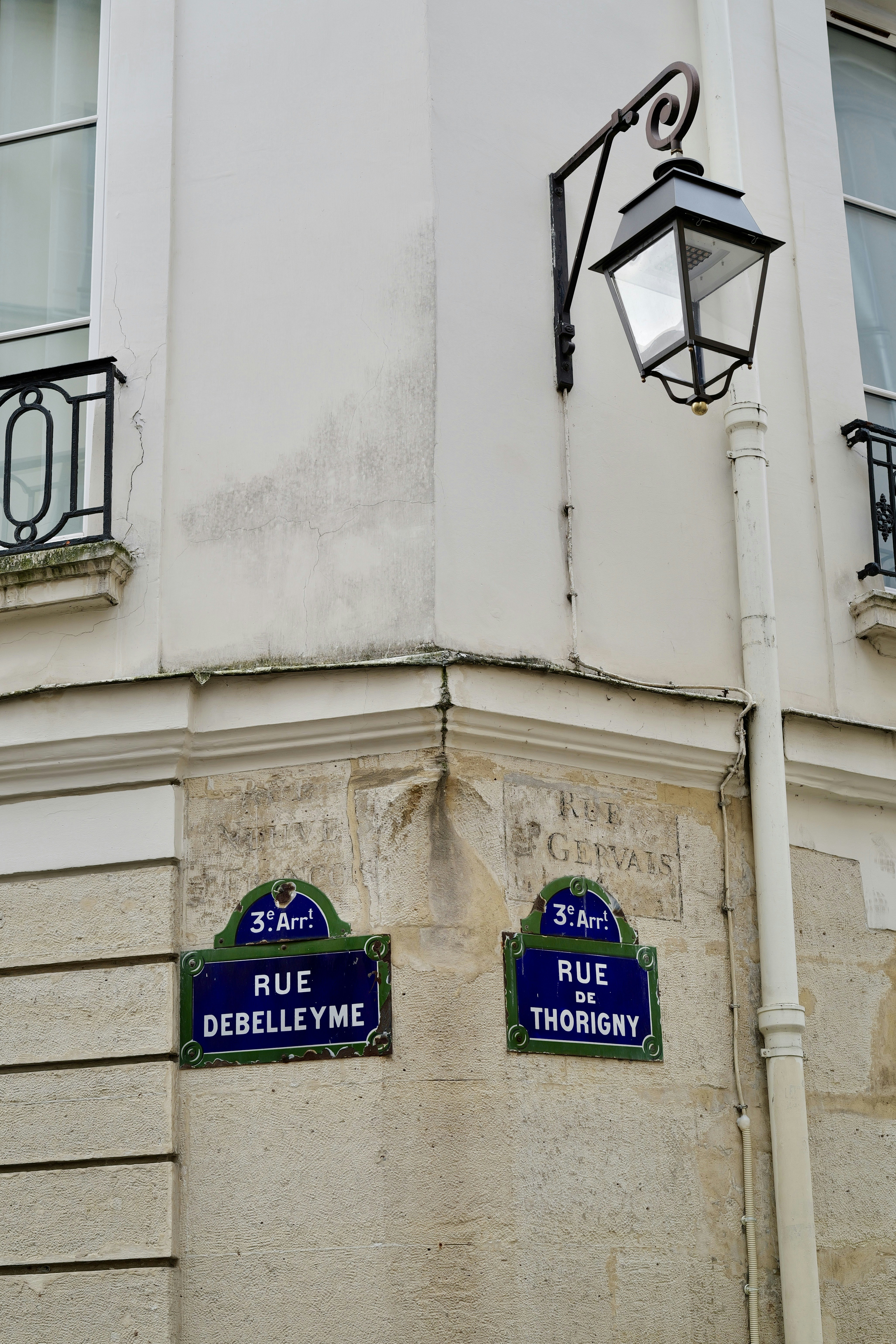 Street Corner Shields: Parisian Signage Under a Lantern