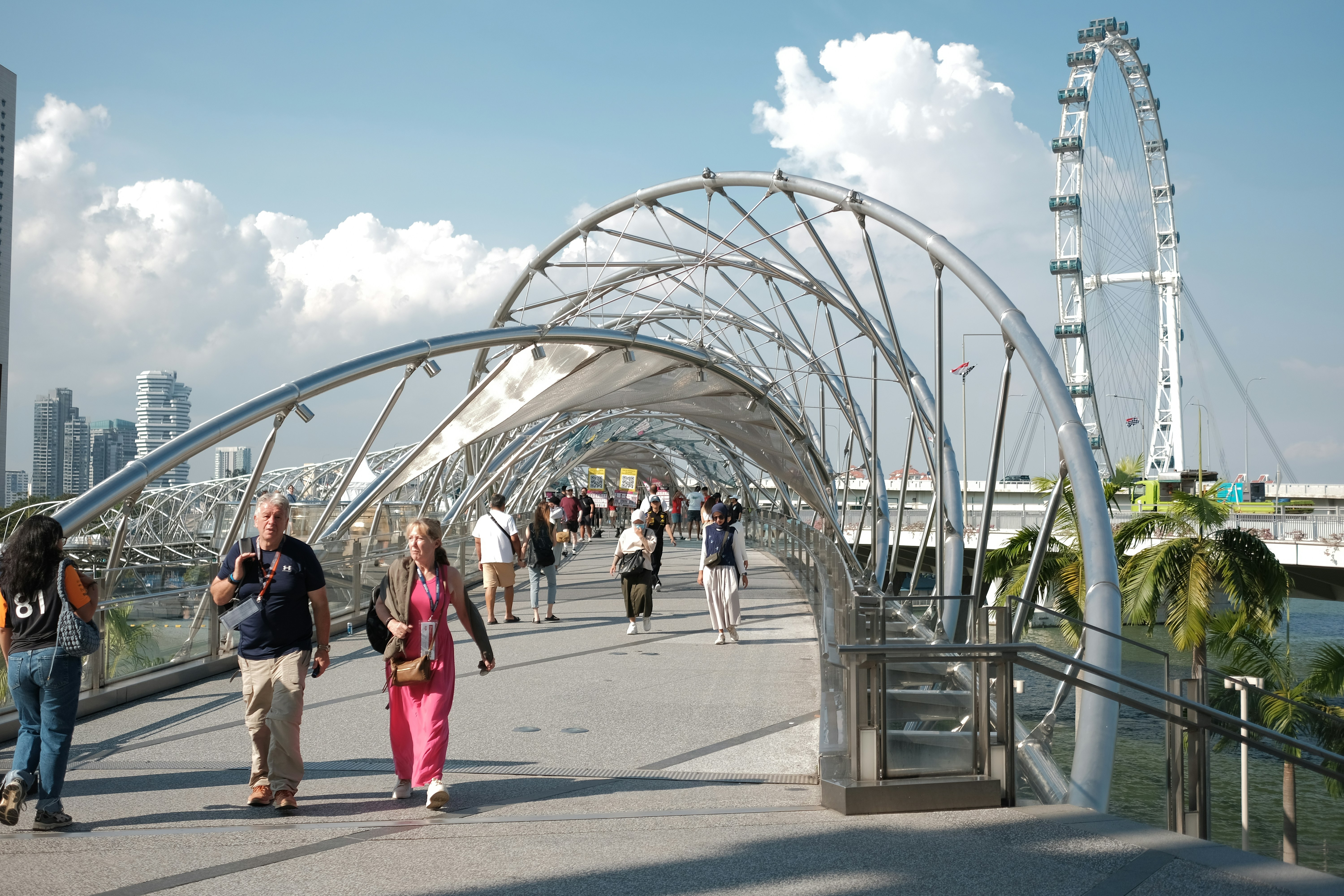 City Skyway Stroll: Curved Canopy Over a Modern Pier
