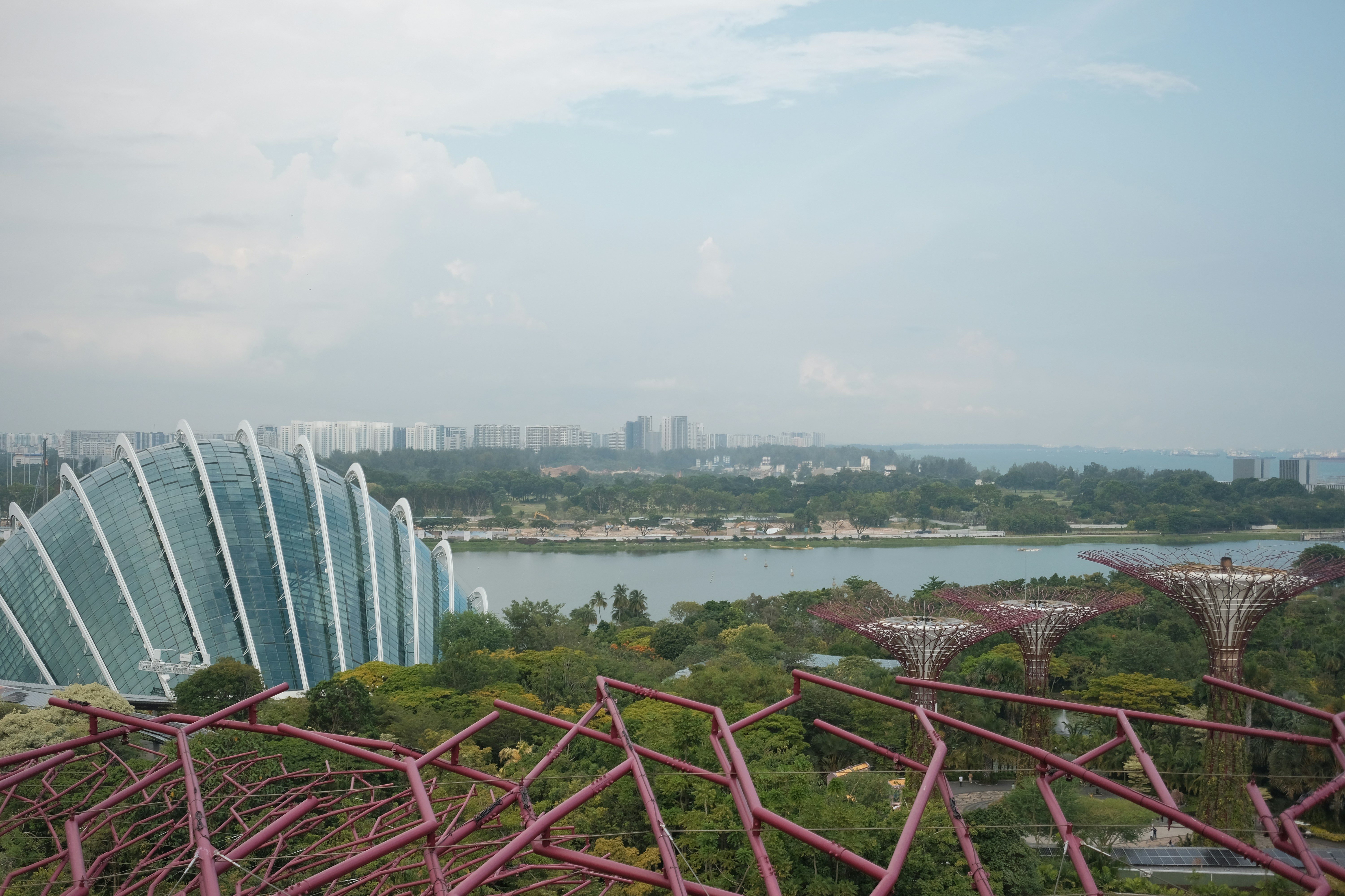 Gardens by the Bay: Curved Rails Meet a Silhouette Jewel