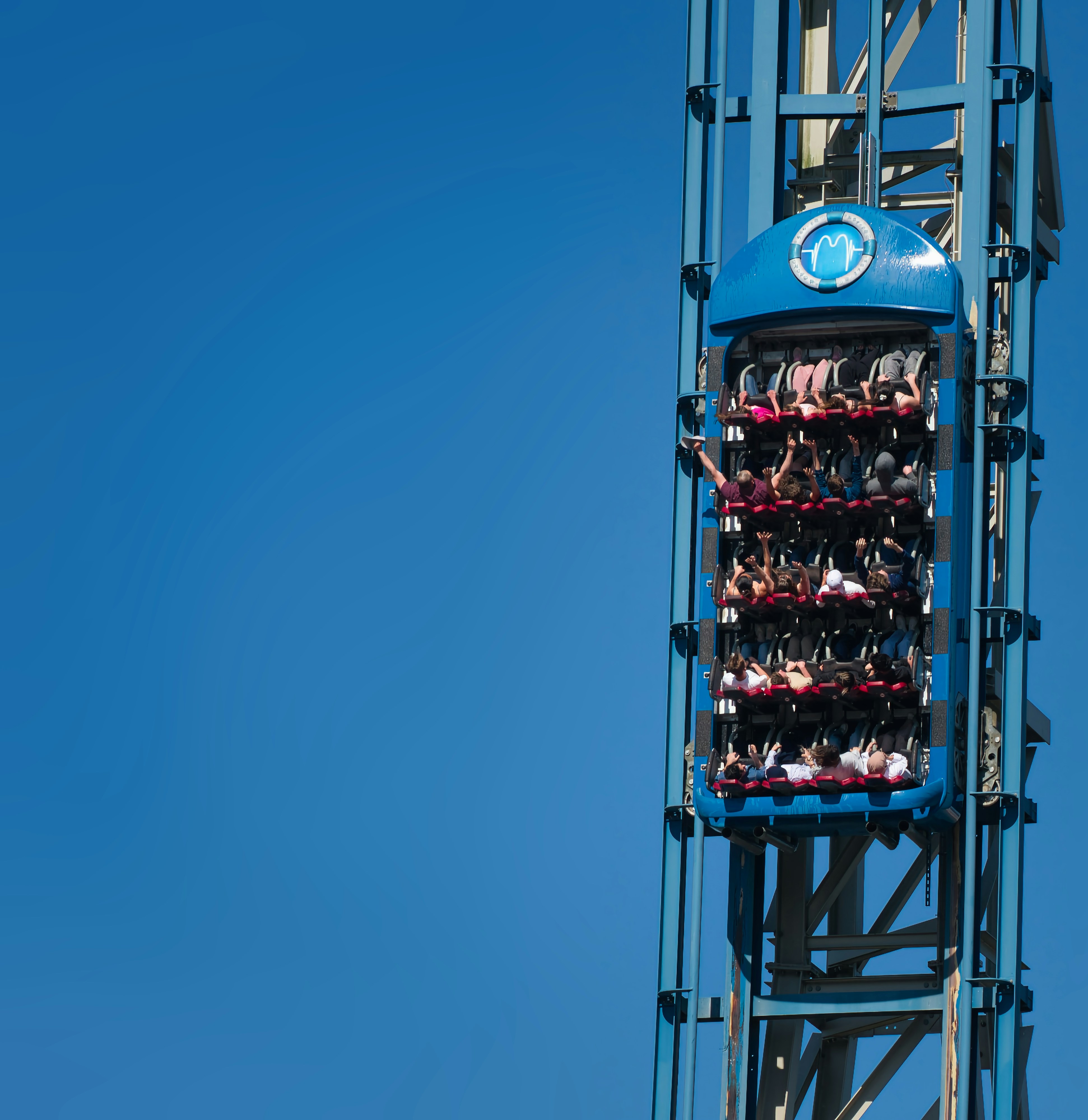 Blue Courage: Passengers Zoom Up the Sky in a Thrill Wheel