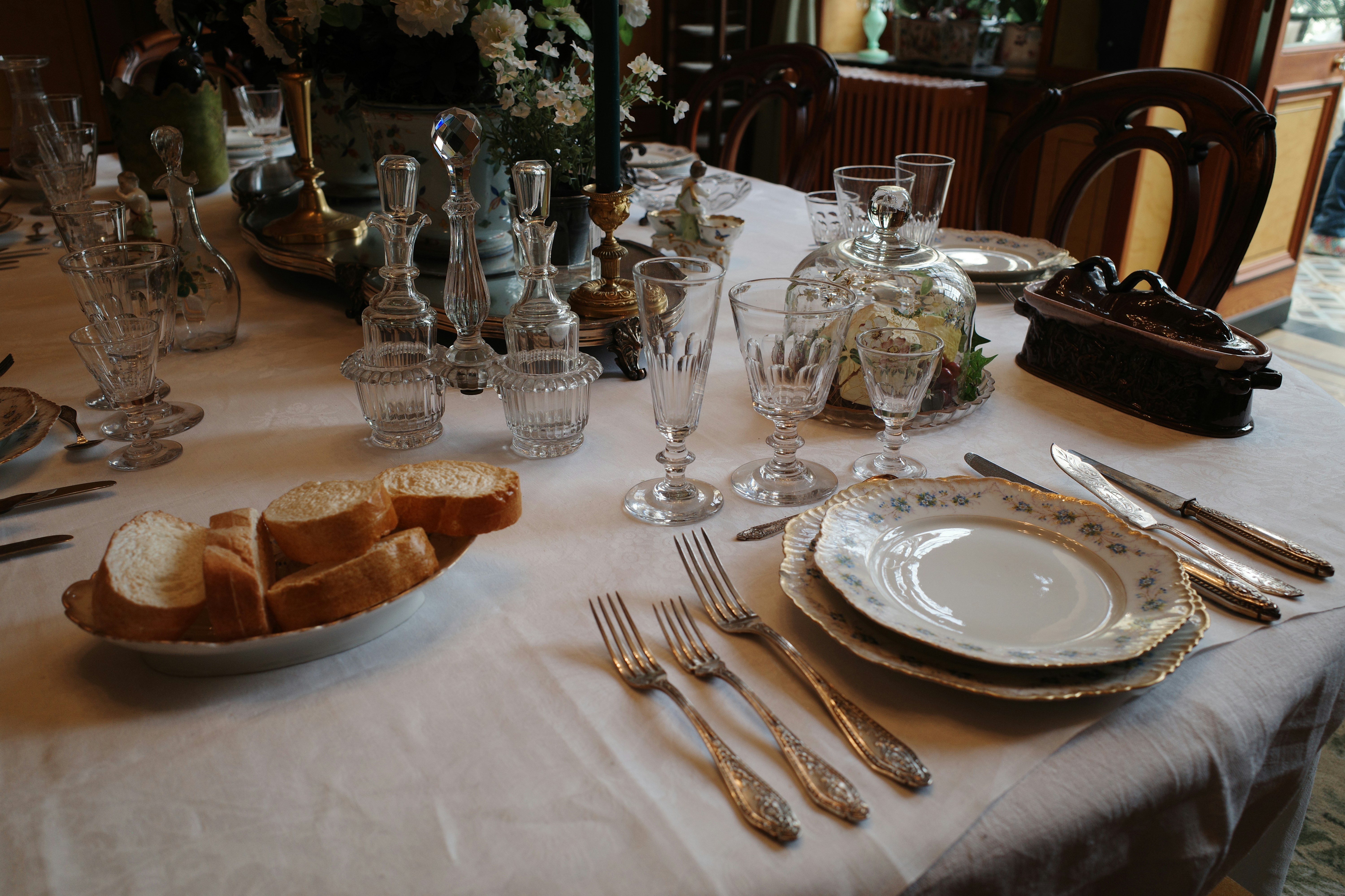 Elegant Table Ritual: Glassware, Bread, and Fine Porcelain Set for a Formal Dinner