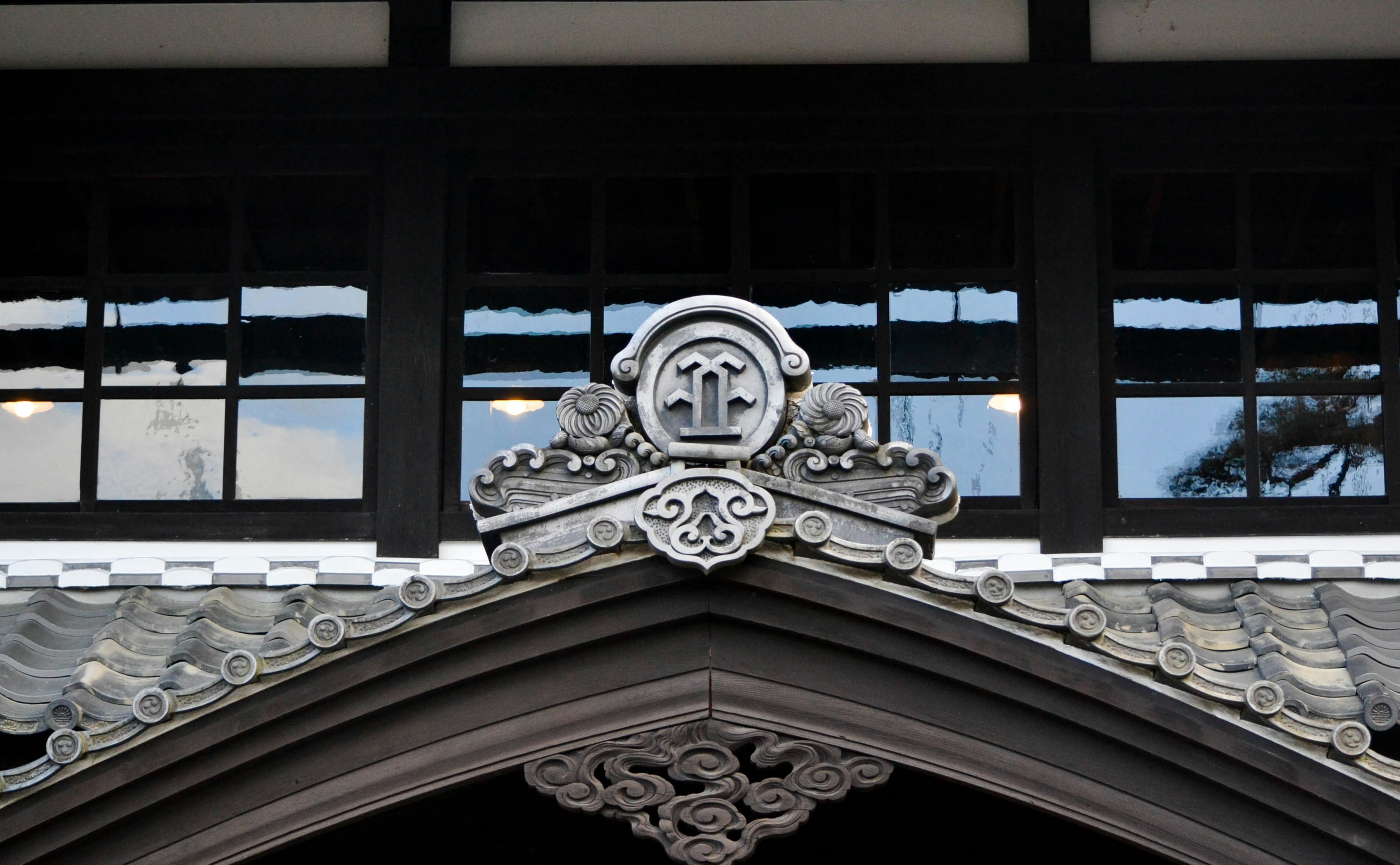 Ornate Crest Crowned Over a Traditional Temple Gable