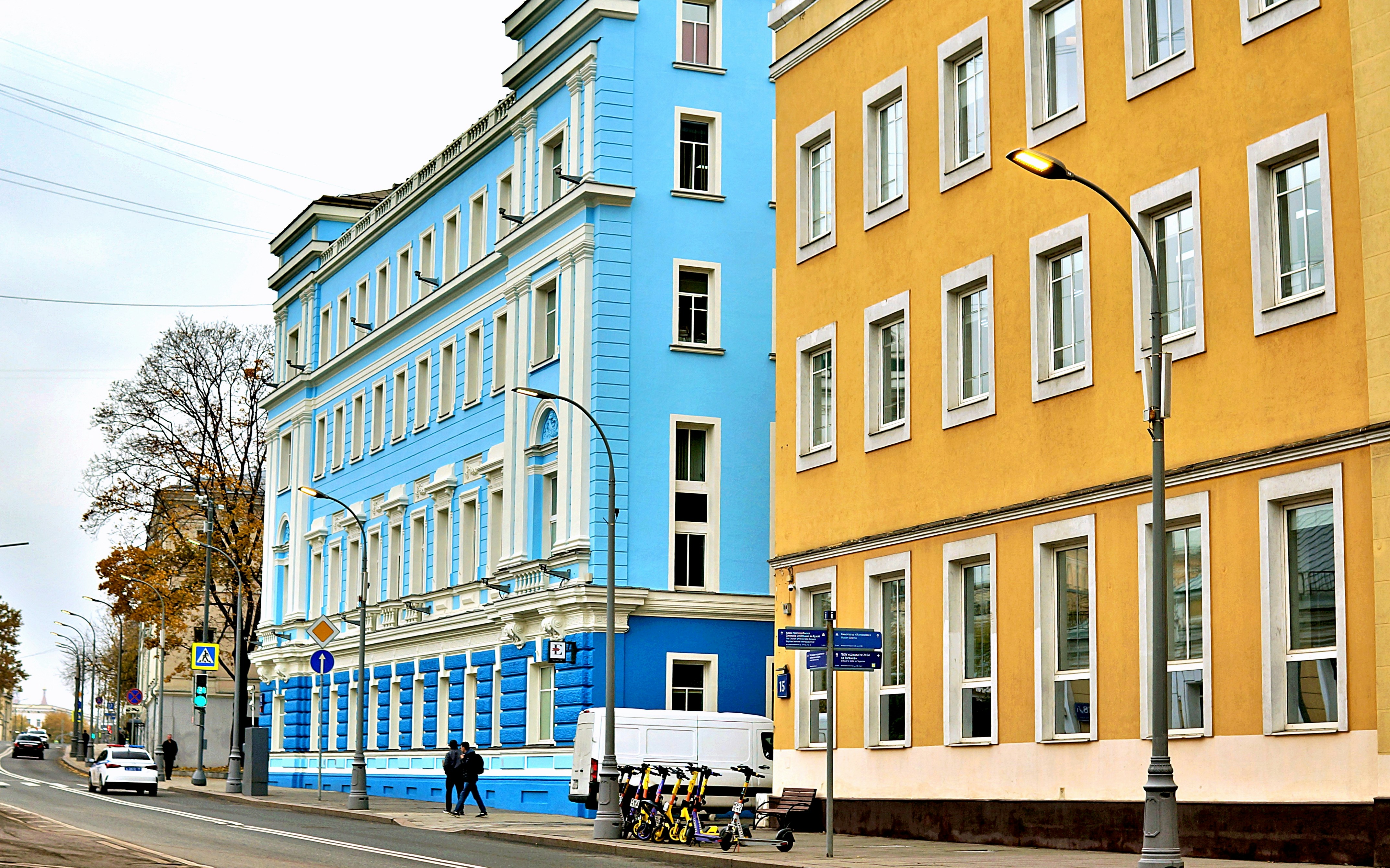 Nikoloyamskaya Street, Moscow, is part of the ancient road to Vladimir (Solanka — Yauzskaya Street — Entuziastov Highway). On November 26, 1606, a battle took place here between the troops of Tsar Vasily Shuisky and the rebellious peasants led by Ivan Bolotnikov. At the end of the 17th century, at the beginning of the street, on the site of the current Library of Foreign Literature, stood the Yauza Palace of Peter I.