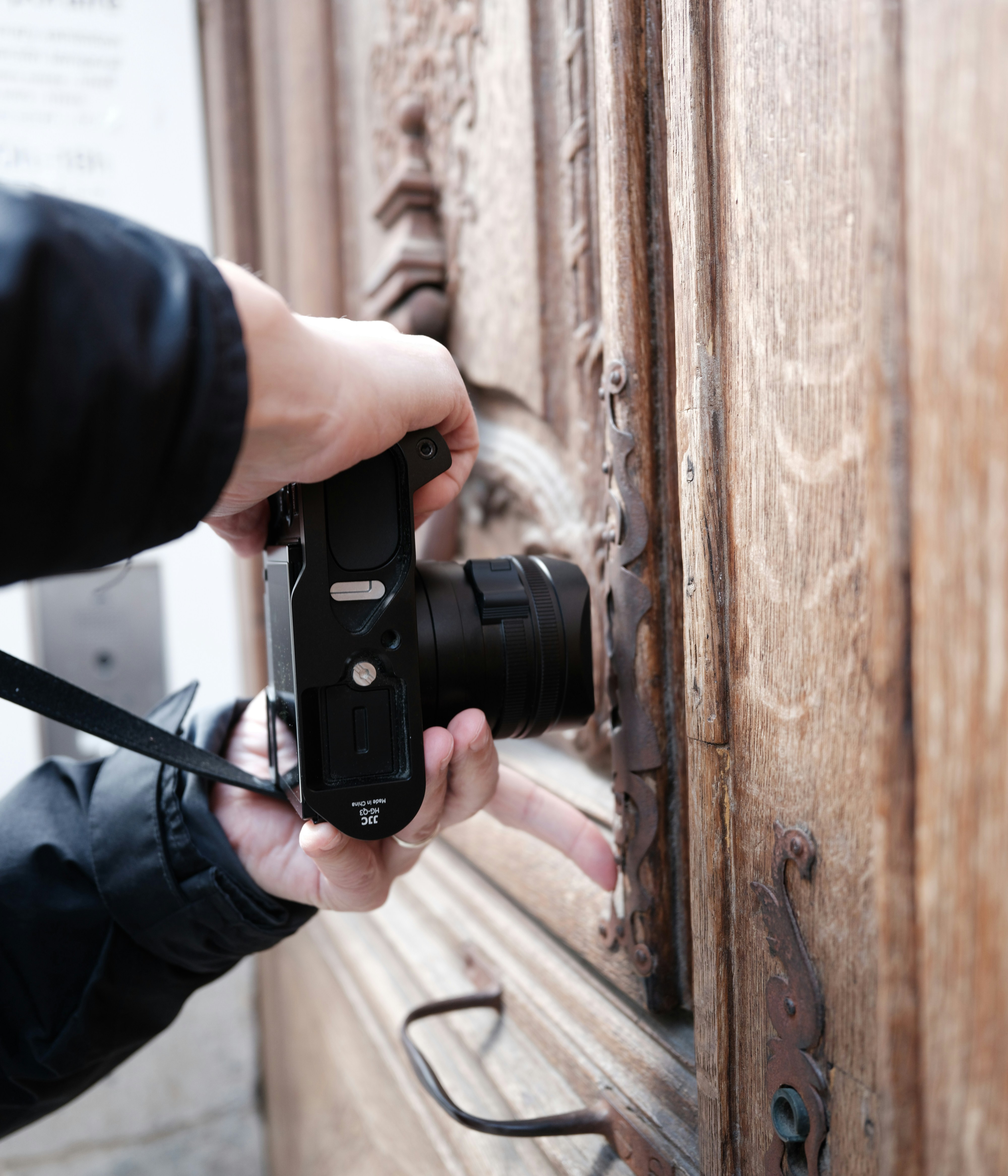 Handheld Precision: Hairline Focus on the Doorway Lens