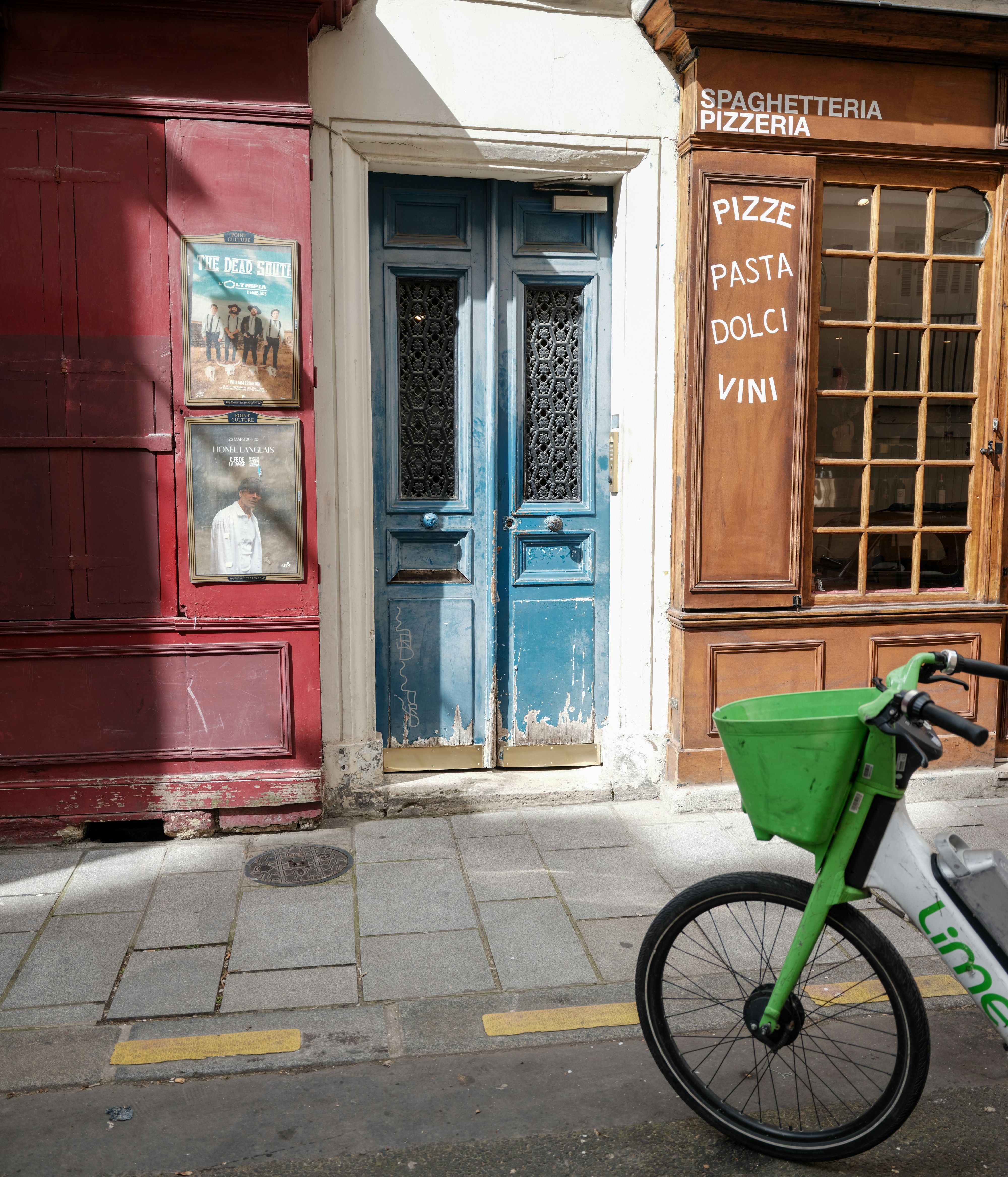 Blue Door Corridor: A Street-Level Snapshot of Color and Mobility