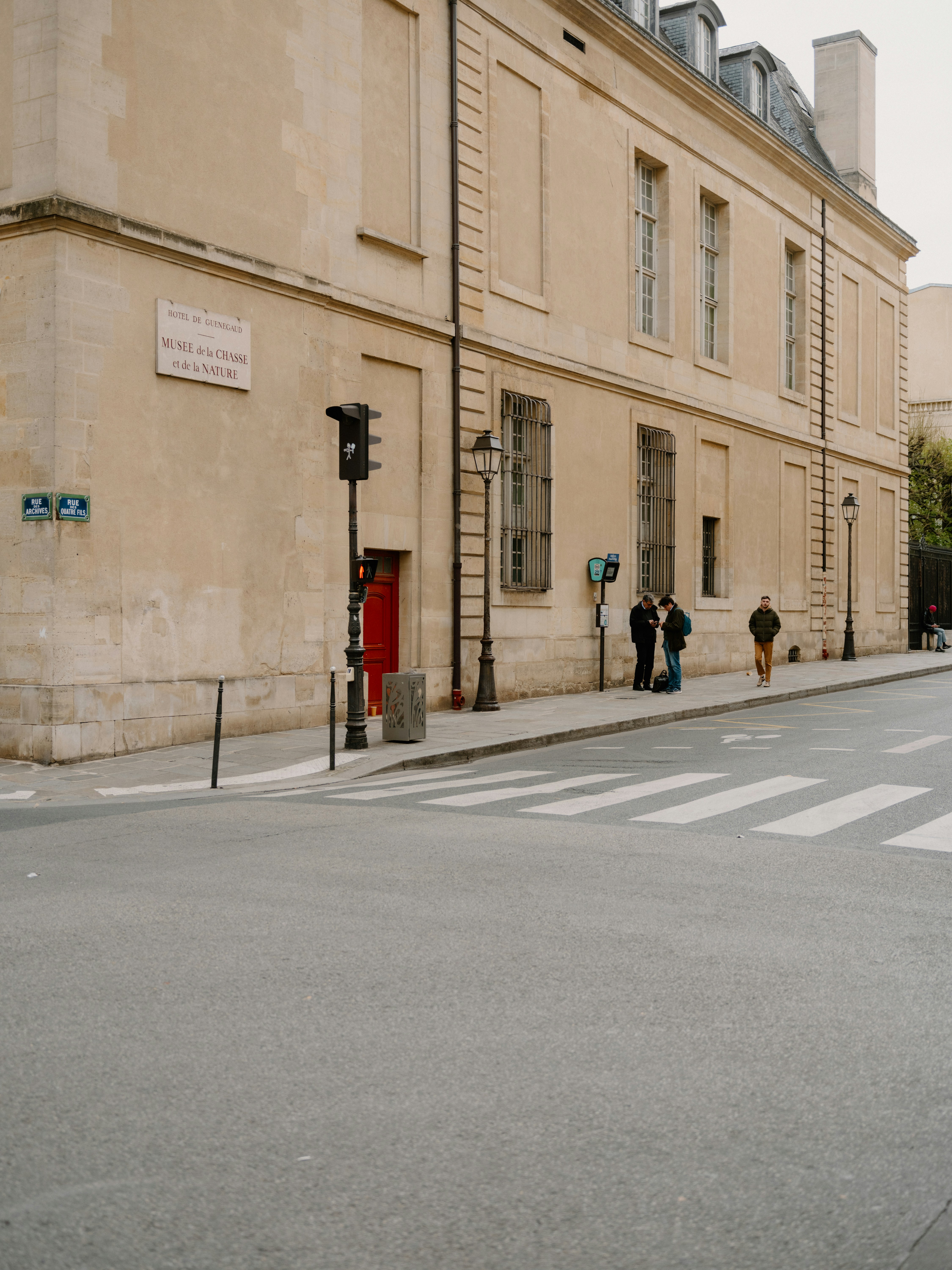 Streetside Apprenticeship: A Quiet Corner by the Parisian Facade