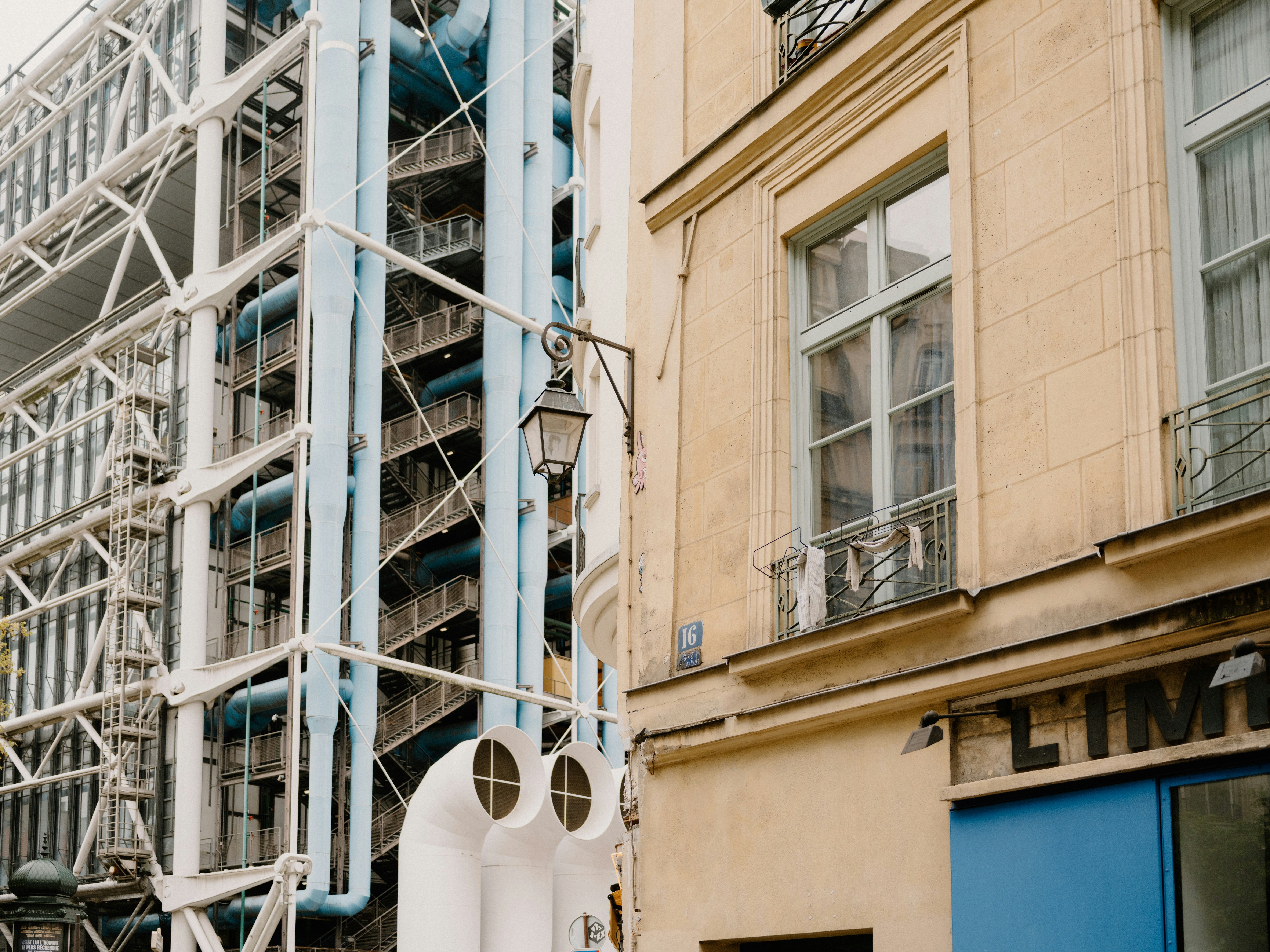 Facade in Flux: Classic Architecture Meets Industrial Scaffolding