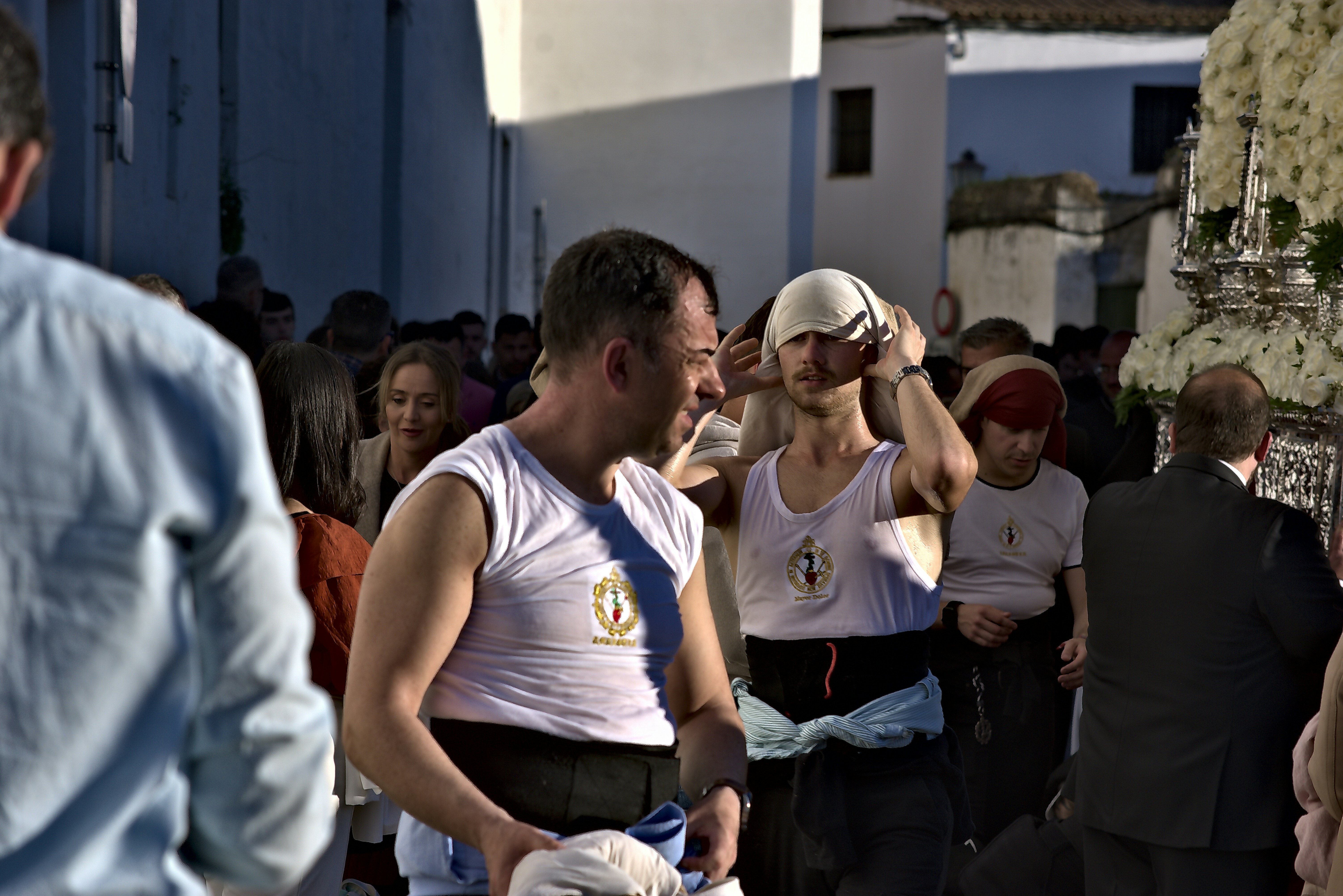 Race in the Crowd: A Moment of Focus Amid the Festival