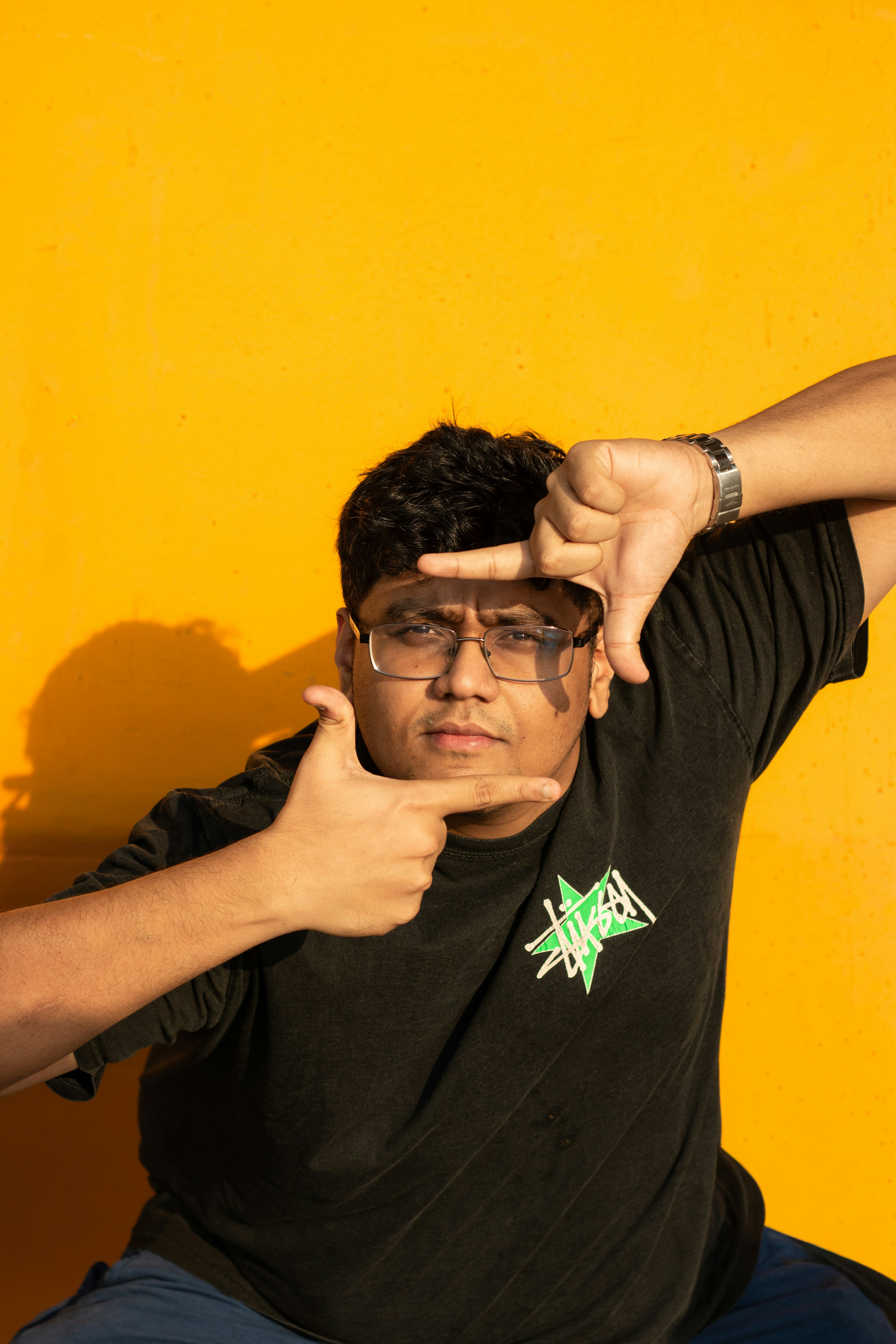 Frames of Focus: The Shutter Grip in Sunny Street Portrait
