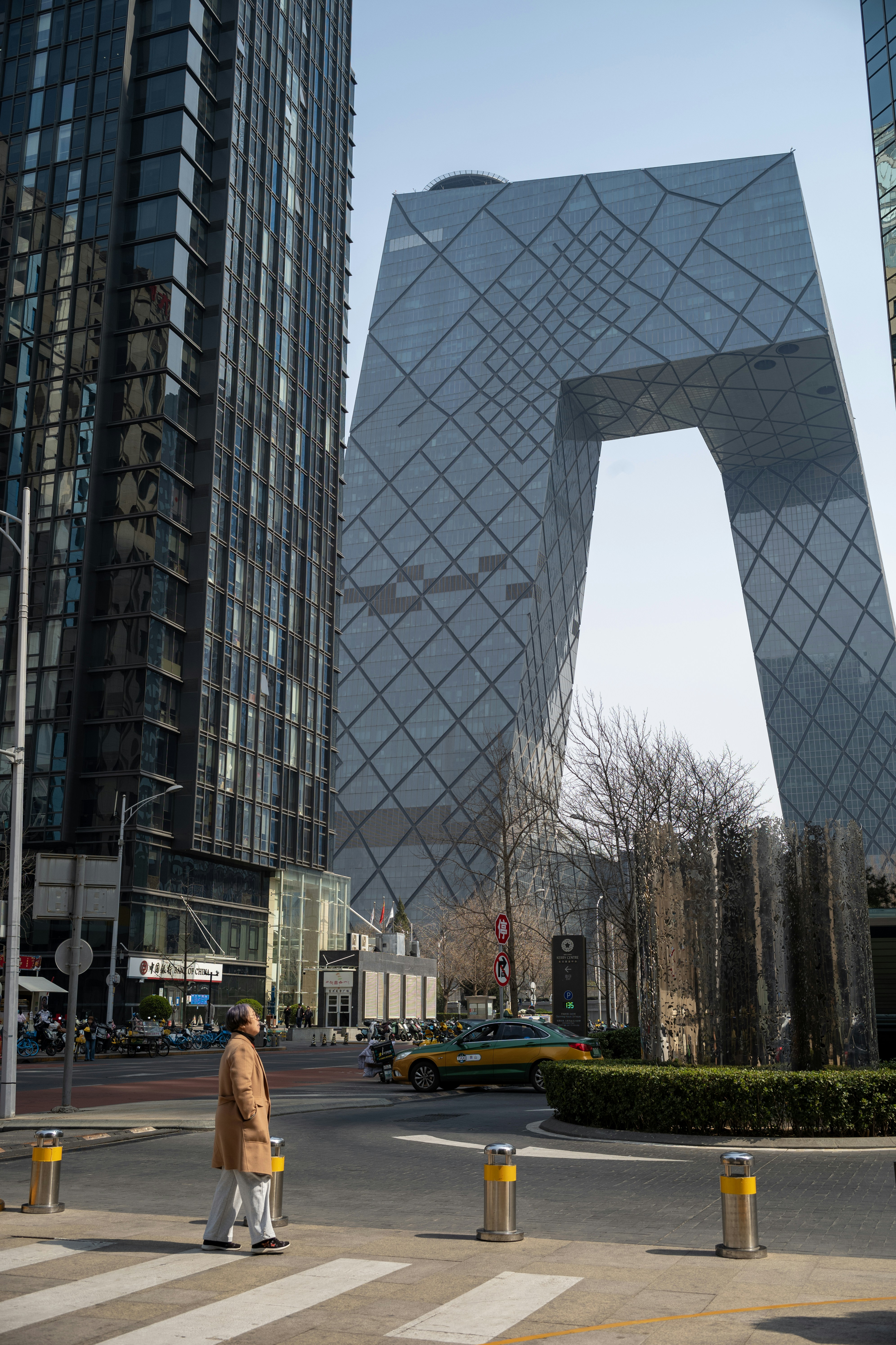 Crossroads under Arch: A City Figure Walks Toward Geometry