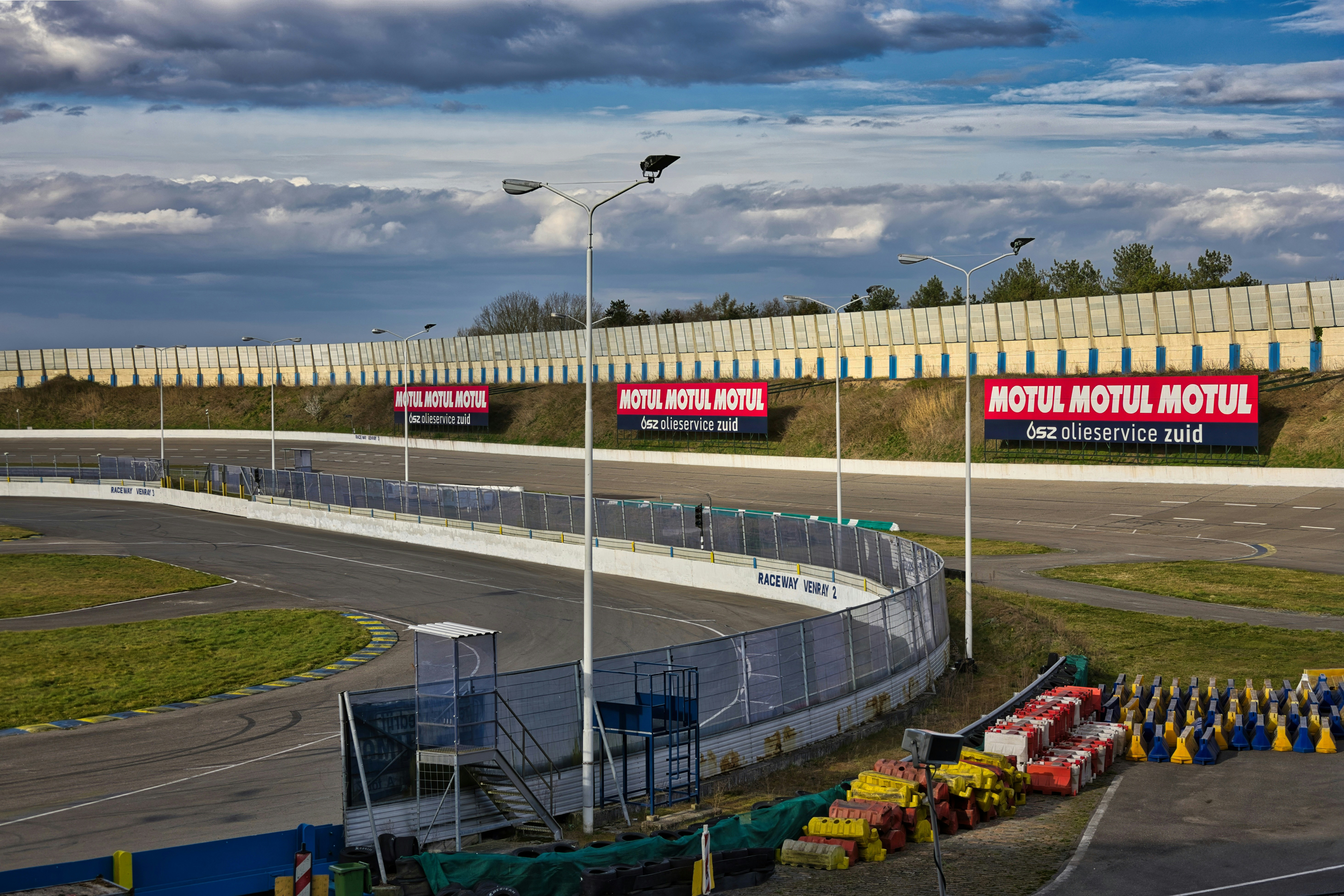 Racetrack Curves Under a Wide Sky