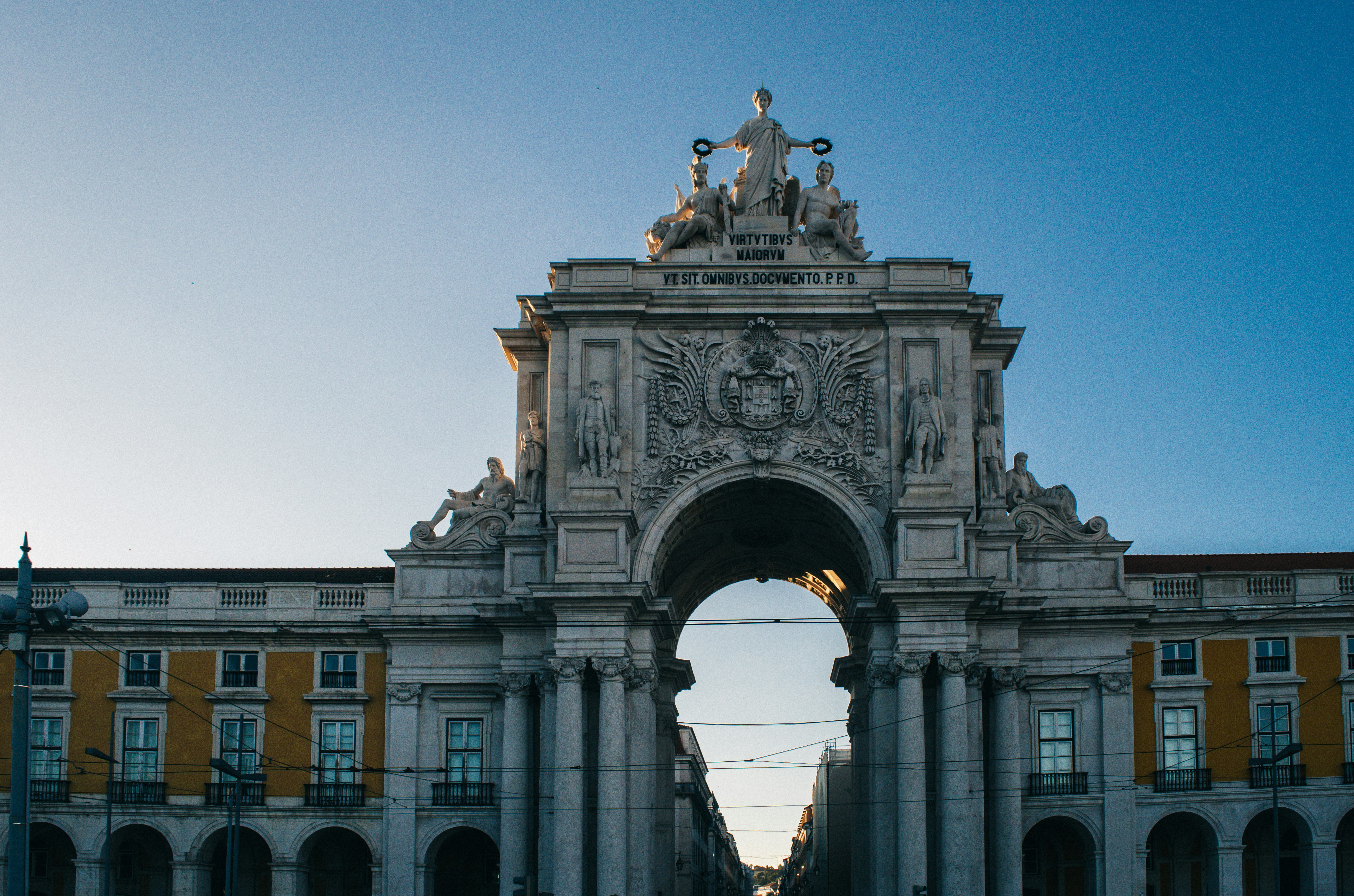The Arch of Grandeur: A Monumental Portal Framed by Symmetrical Facades