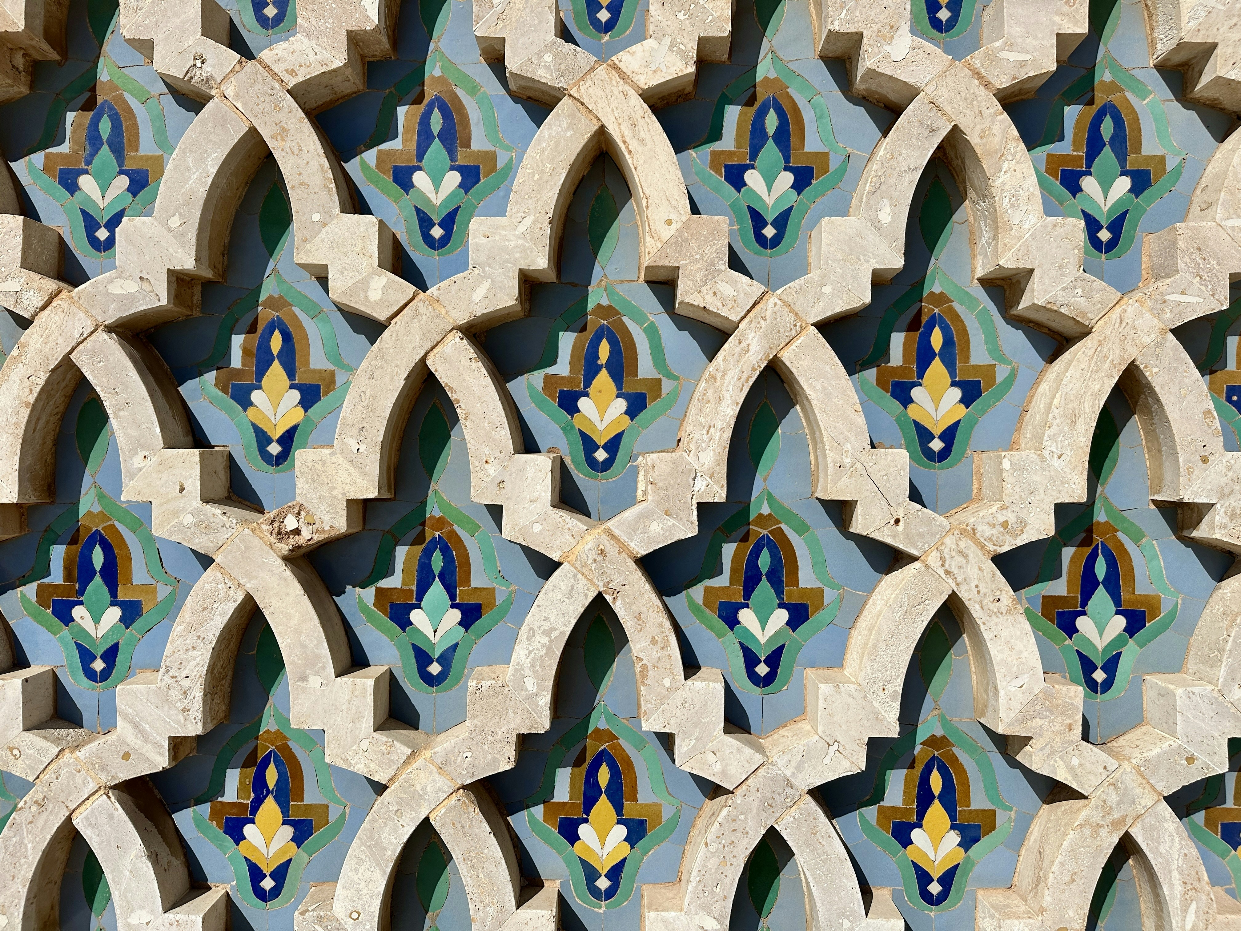 Interlocking Arch Lattice: Tilework Rhythm in Stone