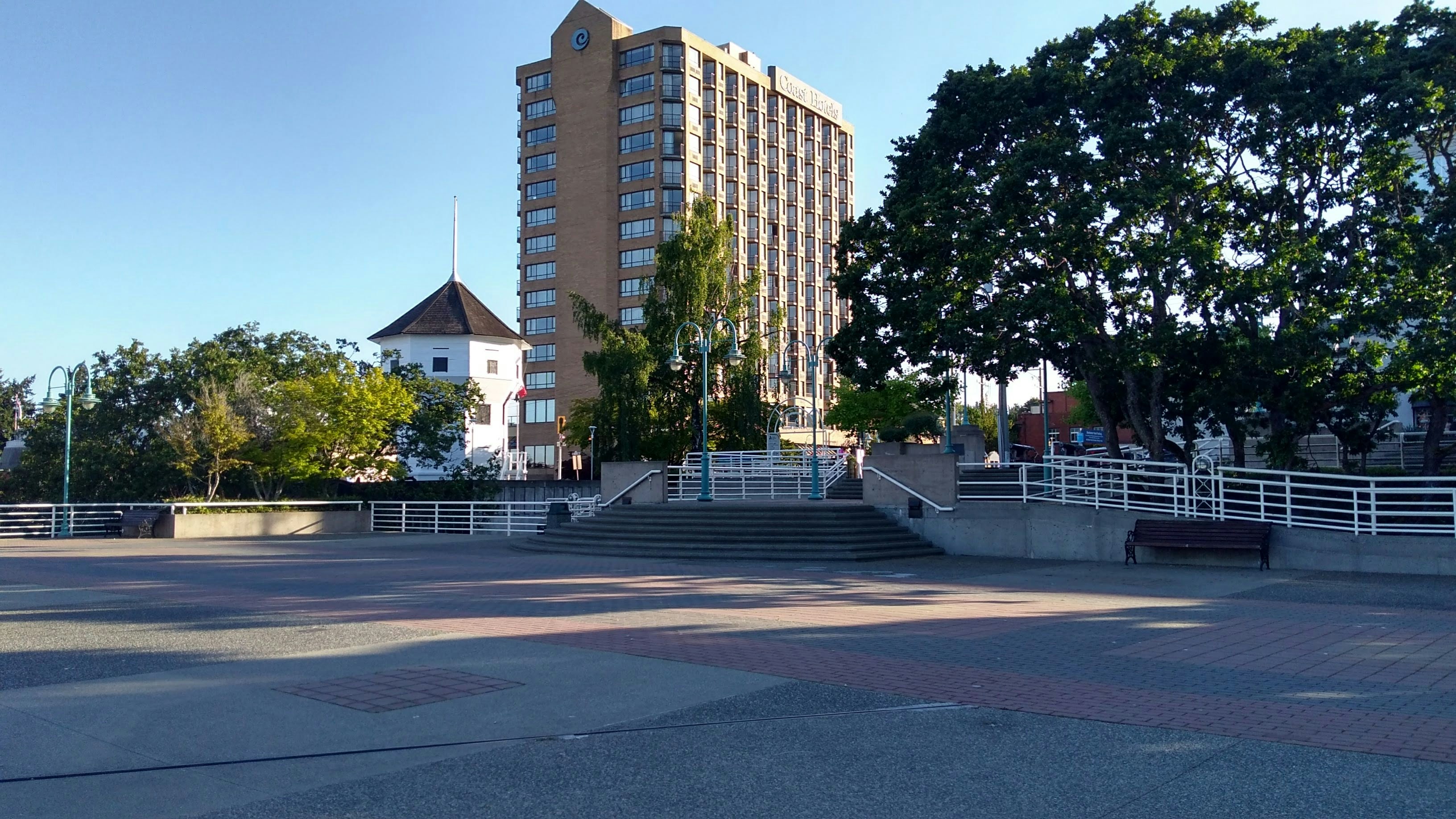 Steps to the City Tower: Sunlit Plaza with Modern and Historic Tones