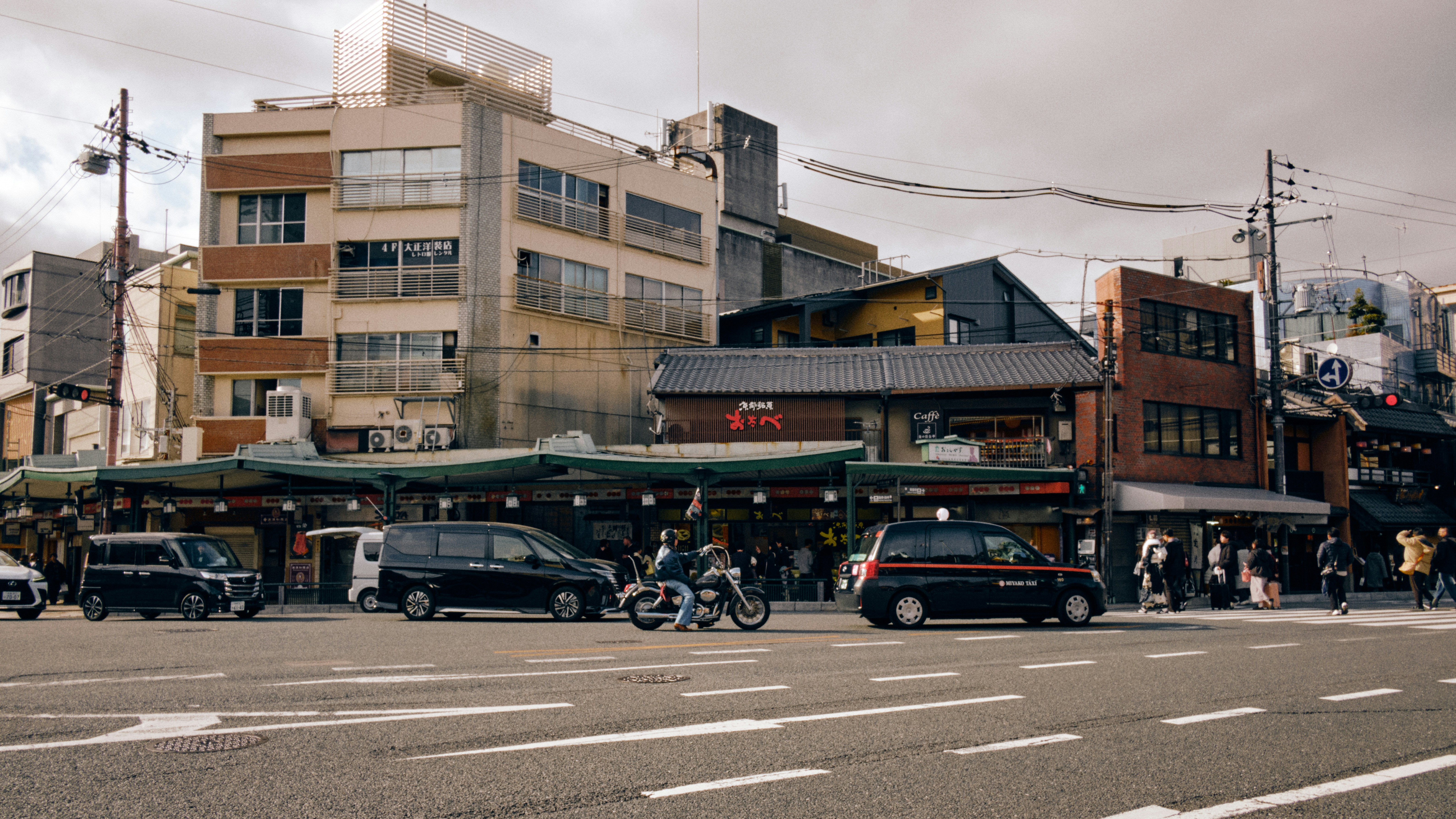 City Street Pulse: A Busy Intersection in Subtle Monochrome Tades